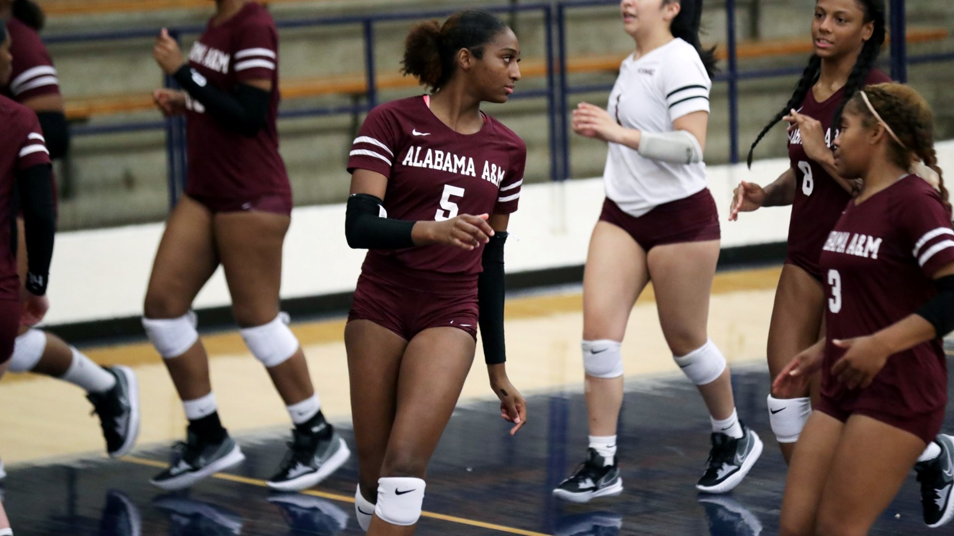 Alabama A&M Drops Nip-And-Tuck Affair With Western Illinois To Close ...