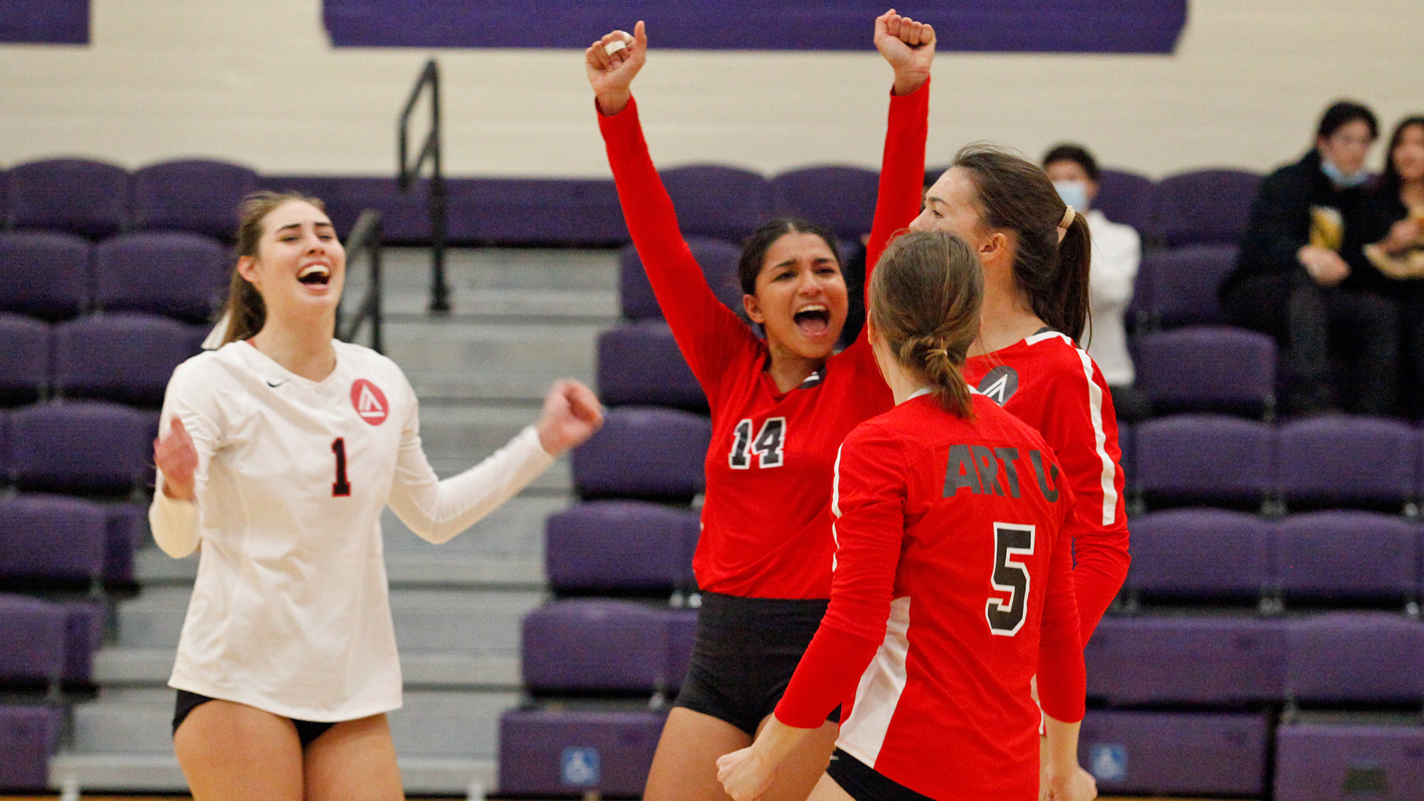 Isaura Santos - Women's Volleyball - Academy of Art University Athletics