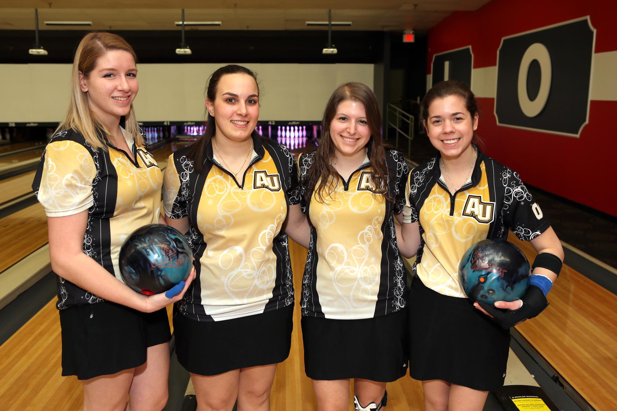 Jackie Castelli - Women's Bowling - Adelphi University Athletics