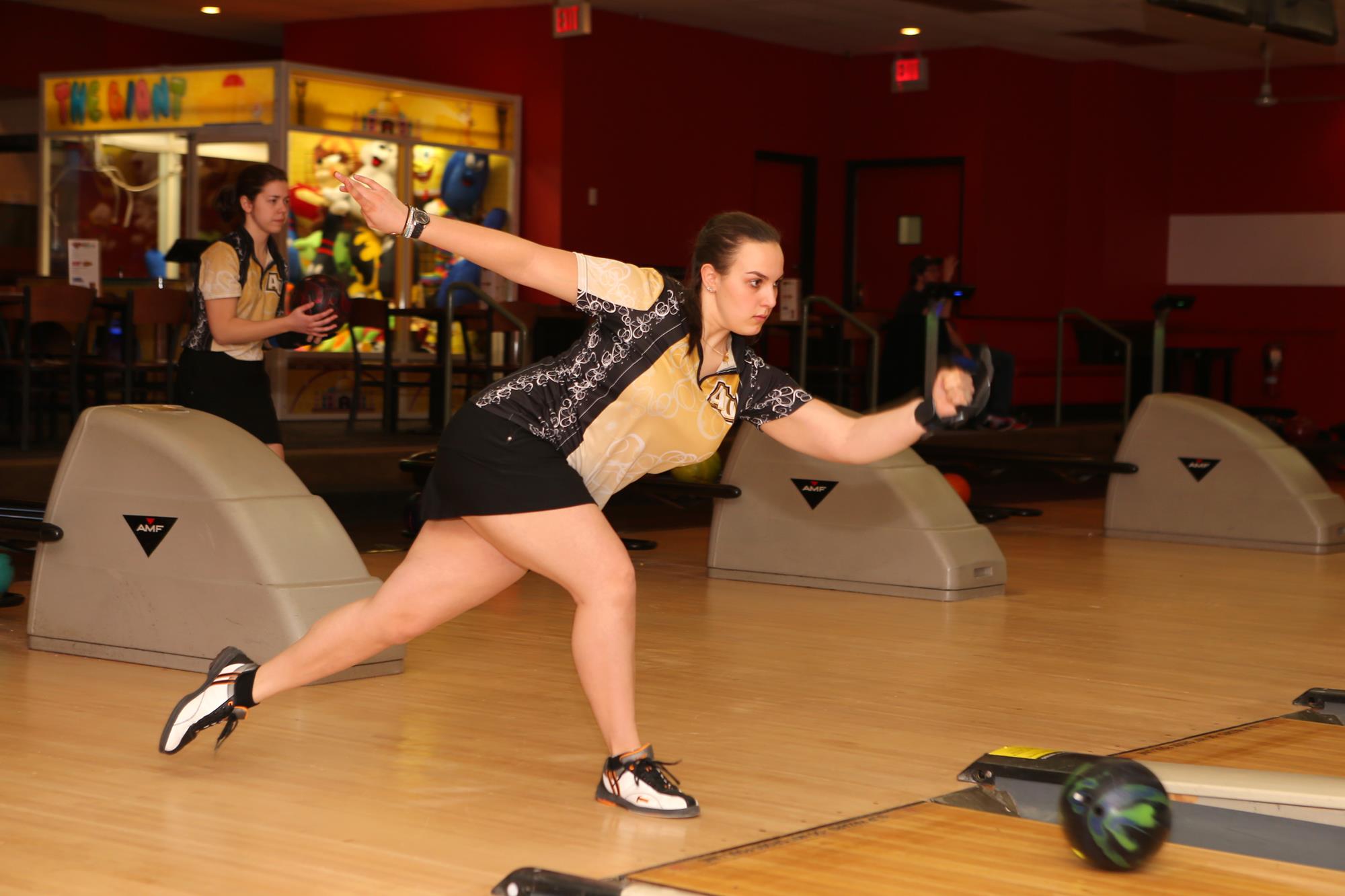 Jackie Castelli - Women's Bowling - Adelphi University Athletics
