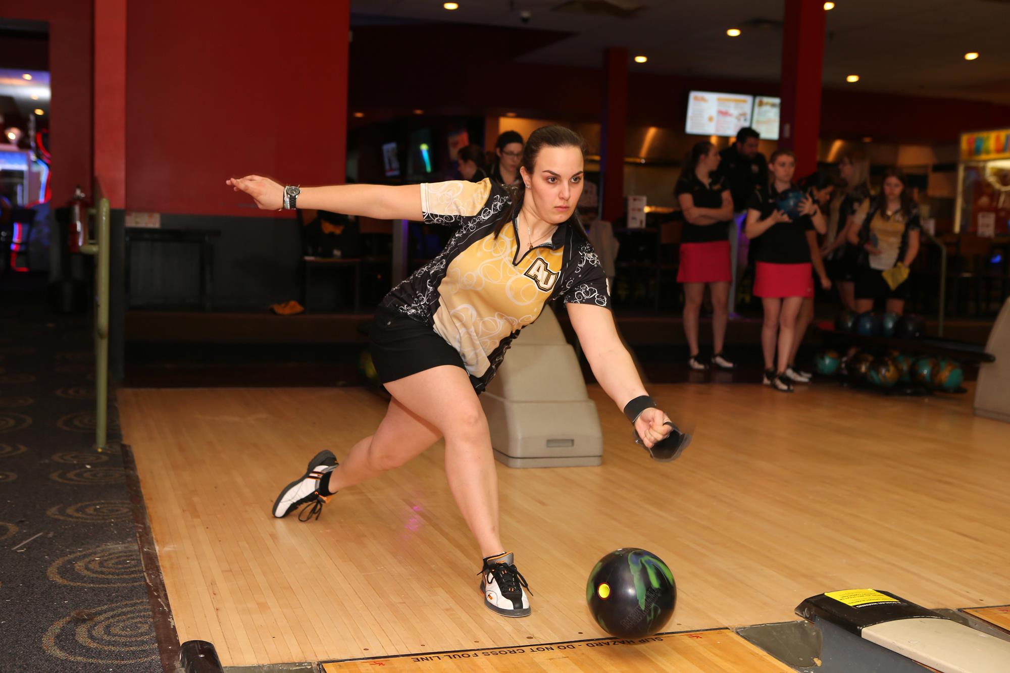 Jackie Castelli - Women's Bowling - Adelphi University Athletics