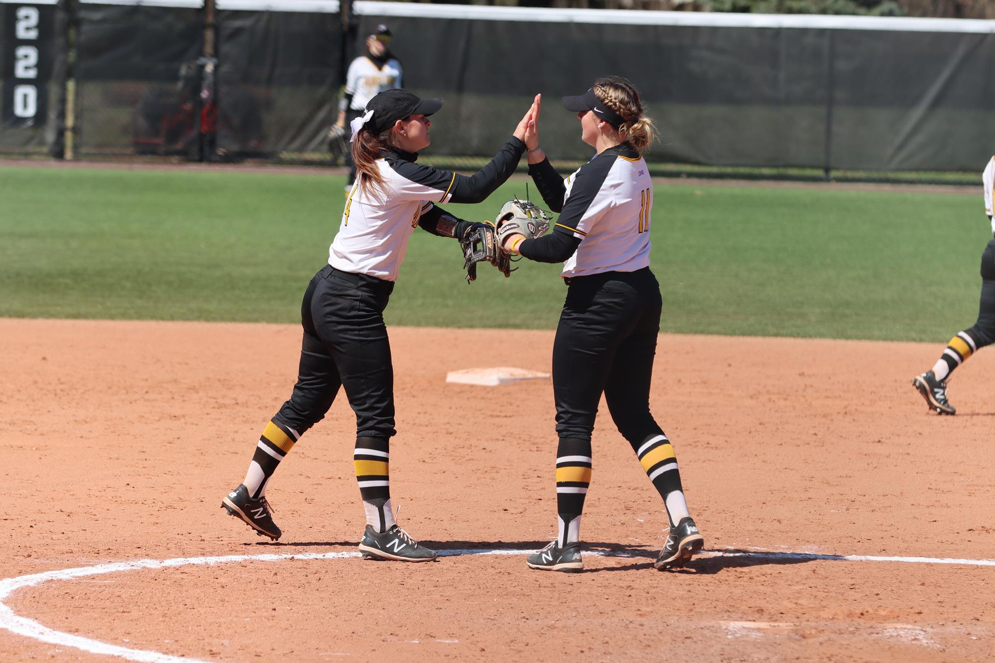 Ally Muller - Softball - Adelphi University Athletics