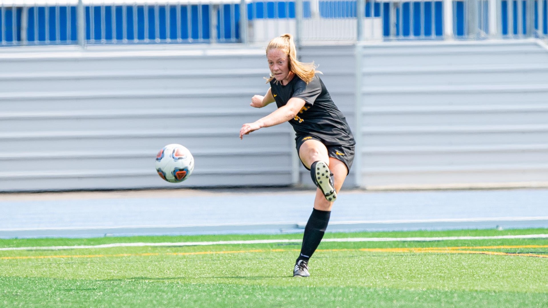 Morgan Salmon - Women's Soccer - Adelphi University Athletics