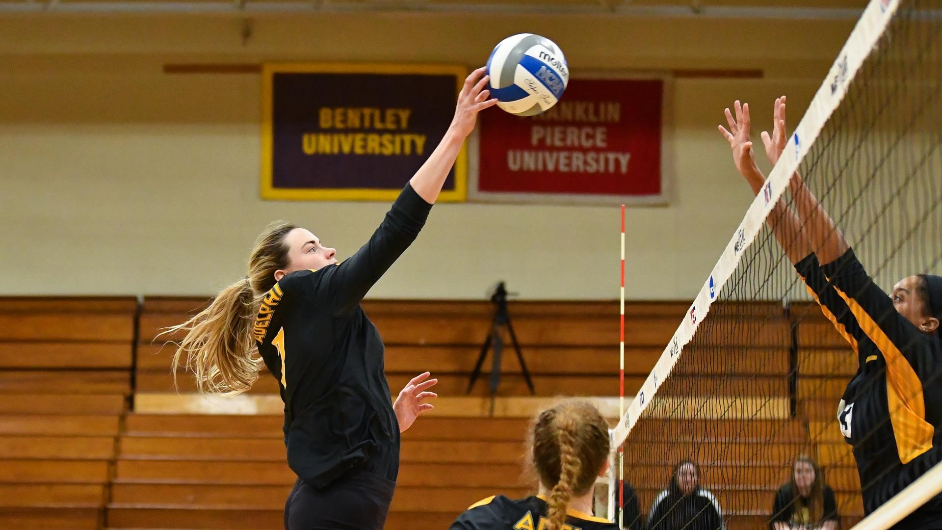 Samantha Collins - Women's Volleyball - Adelphi University Athletics