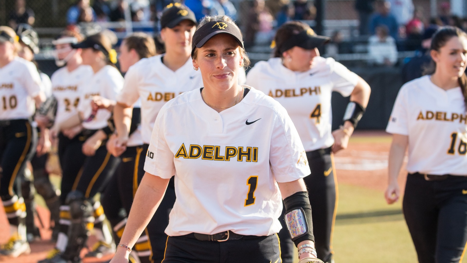 Jaden Farhat - Softball - Adelphi University Athletics