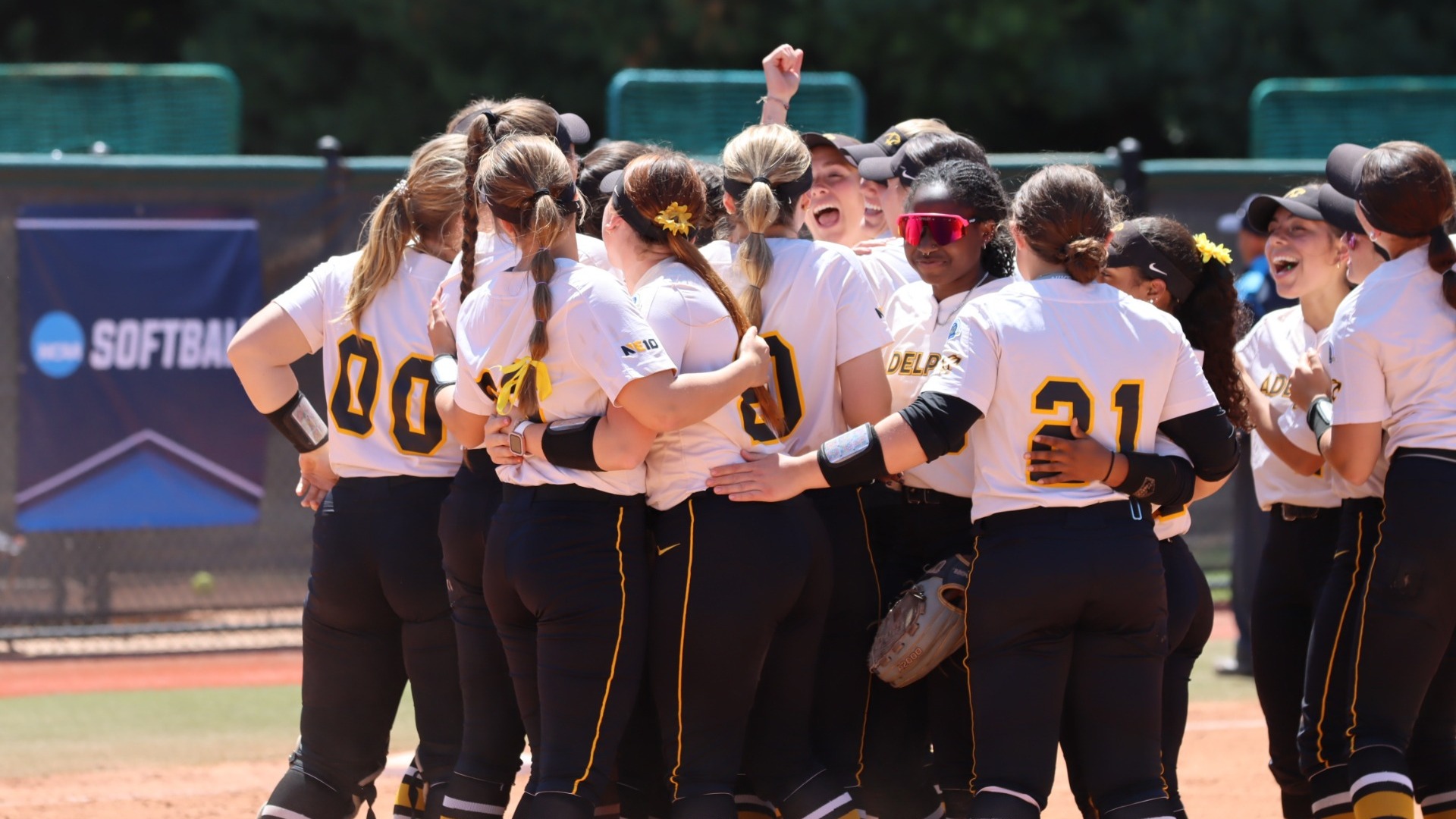 Moving On: Softball Advances to Super Regionals With 4-1 Win Over ...