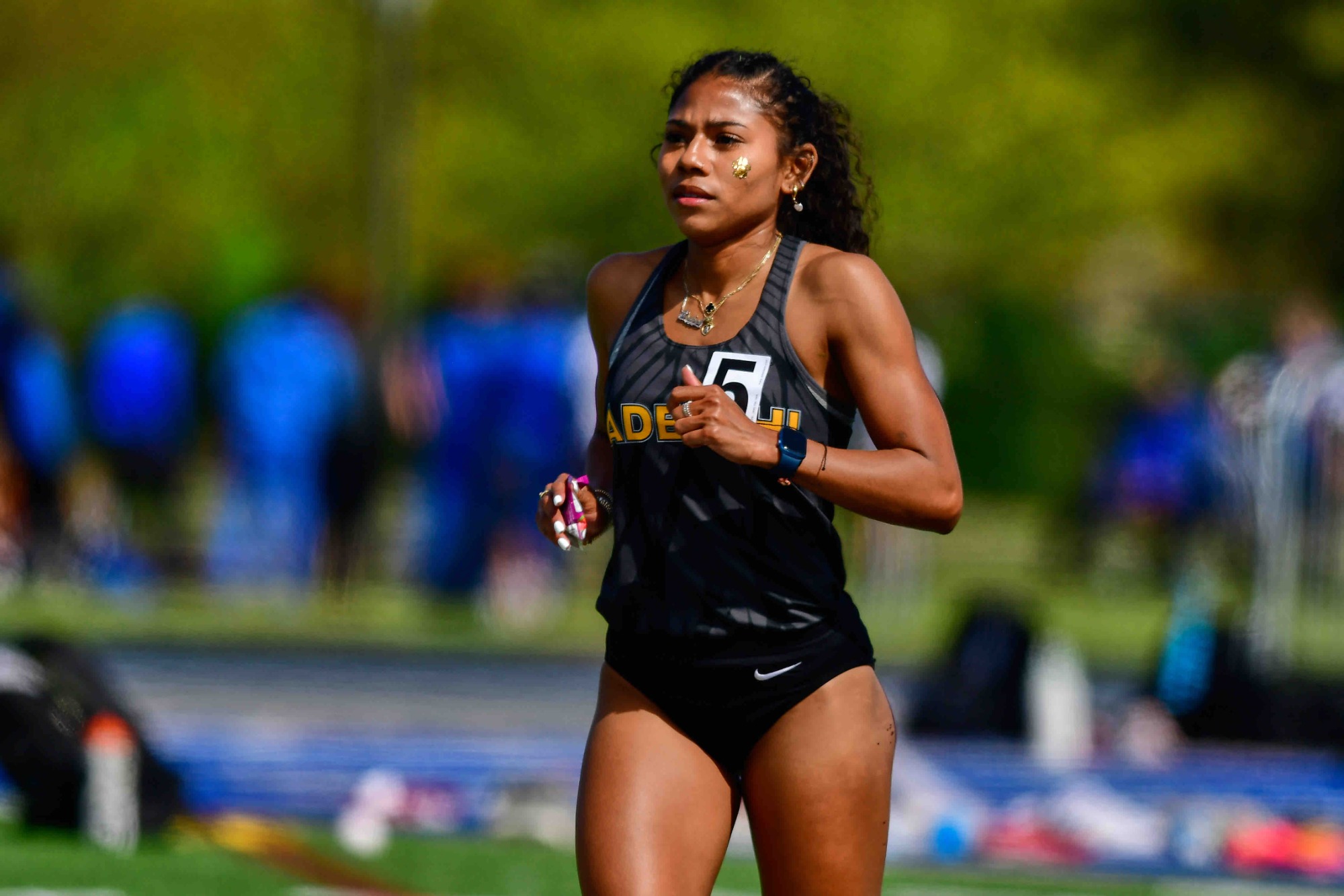 Isabel Marsh - Track and Field - Adelphi University Athletics
