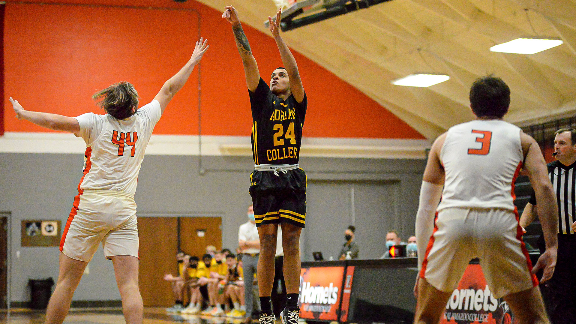 Men's Basketball Snaps Skid; Defeats Kalamazoo - Adrian College