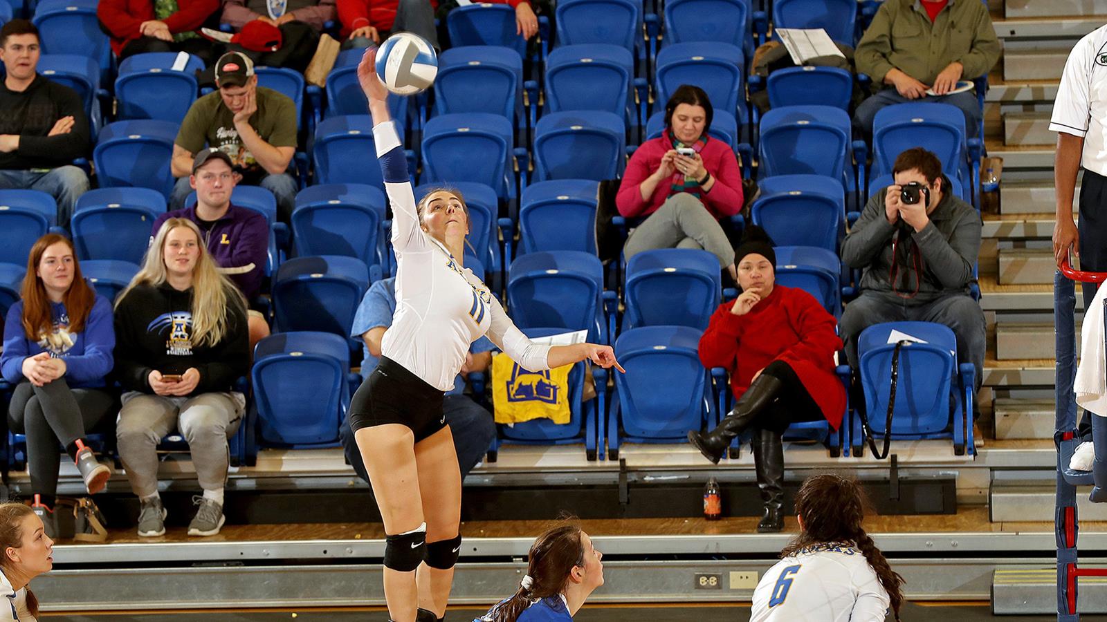 Lahra Weber - Women's Volleyball - University of Alaska Fairbanks Athletics