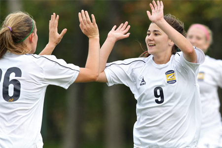 Emma Loniewski - Women's Soccer - Allegheny College Athletics