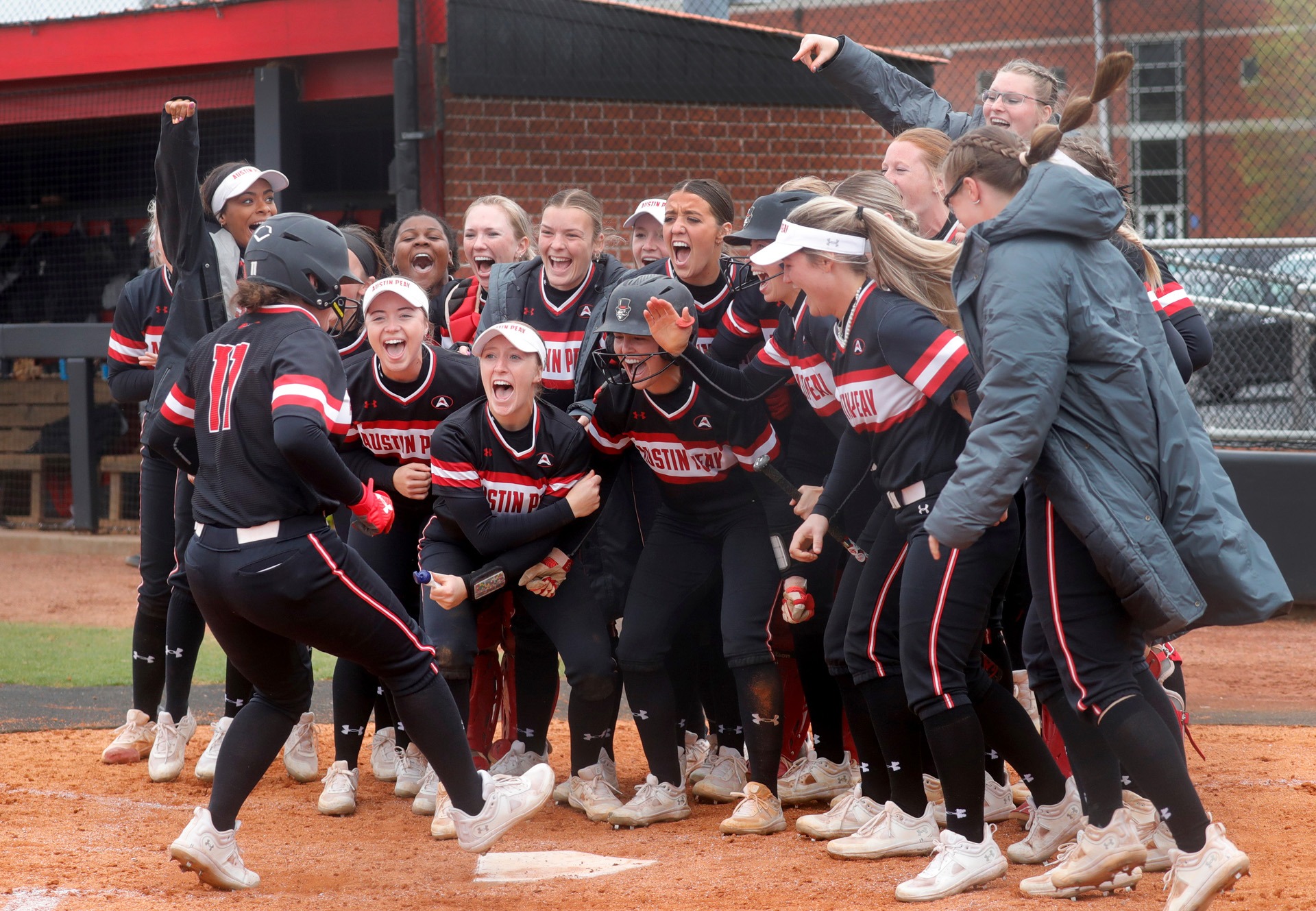 Govs complete three-game sweep of Bellarmine with third straight ...