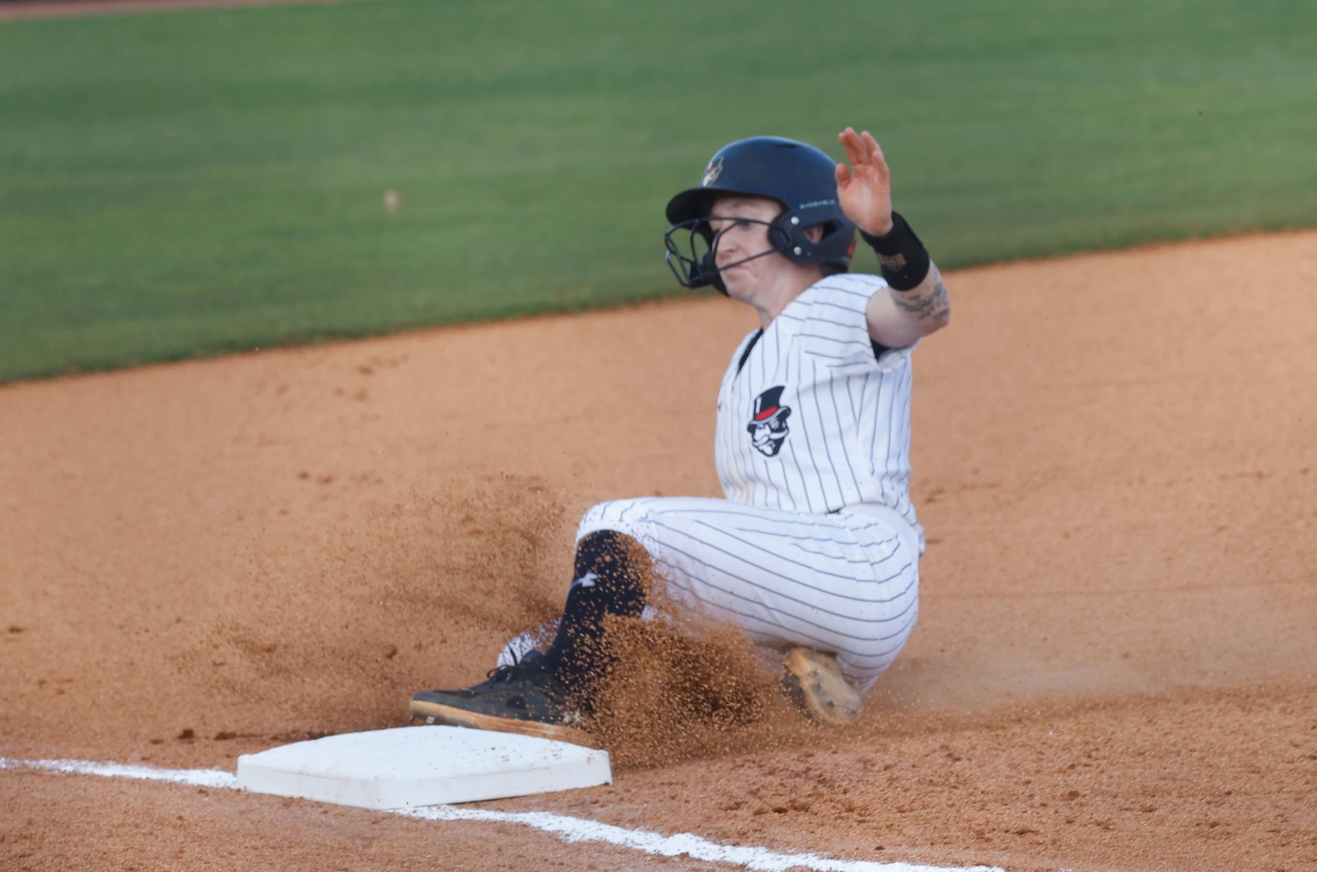 Governors walk-off Jaguars on Classic’s final day - Austin Peay State ...