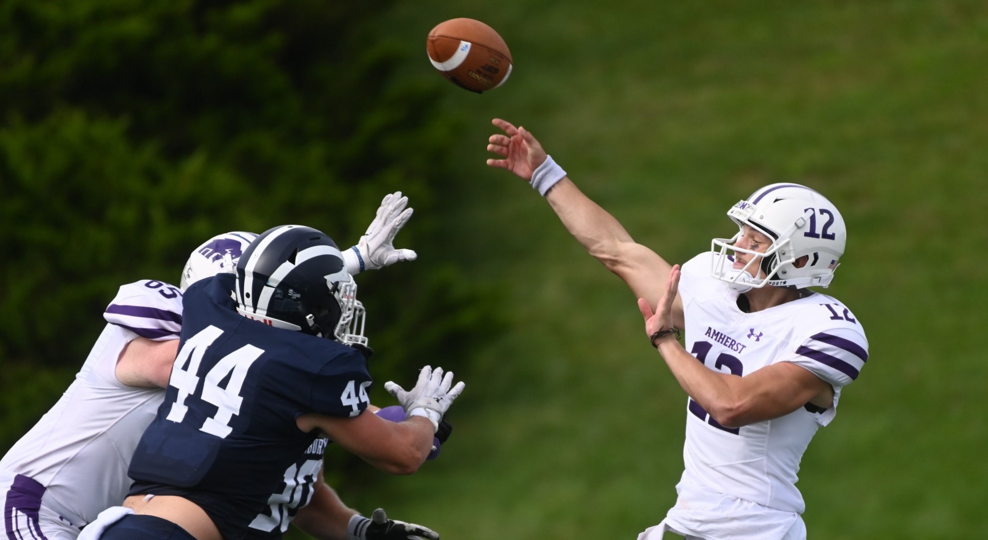Mammoths declaw Bobcats for 17-7 road win - Amherst College