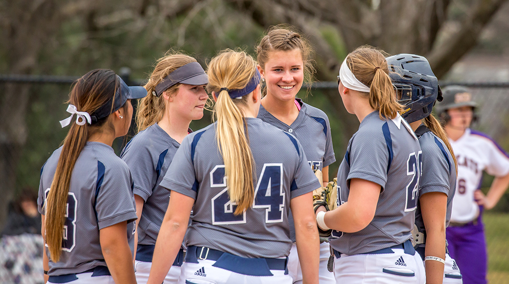 Maddie Fauth - Softball - Bethel University Athletics