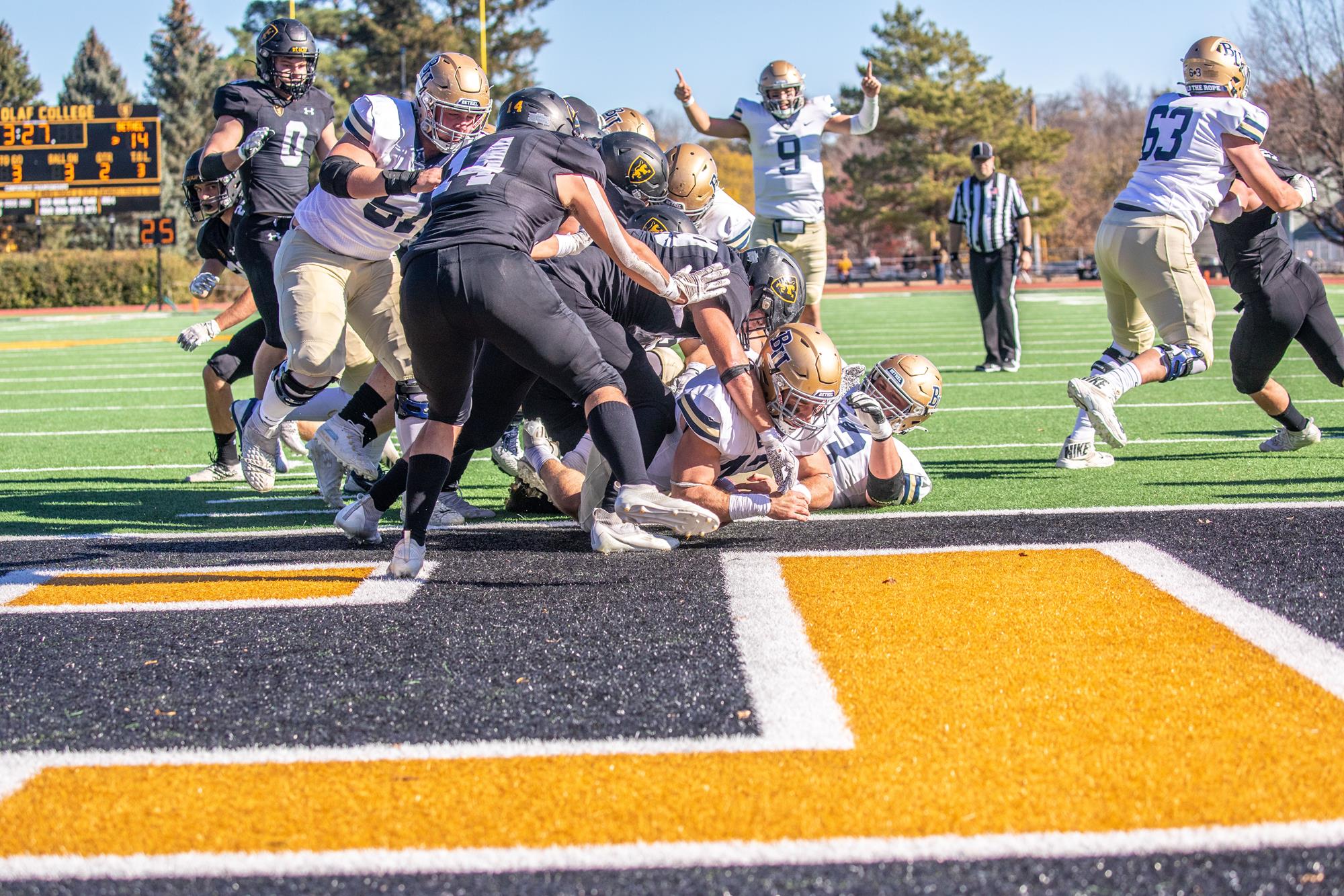 Kunkle’s Four Touchdowns Carries Royals Over Oles, 35-14 - Bethel ...