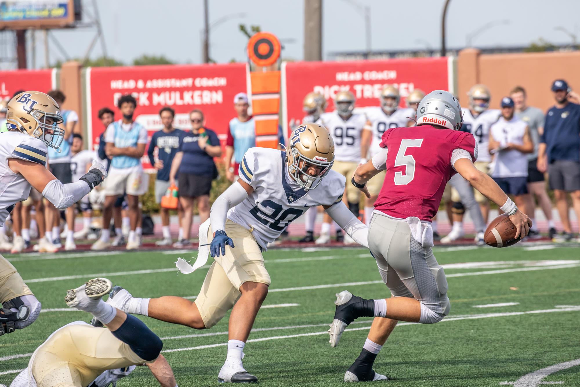 Bronson Pe'a - Football - Bethel University Athletics