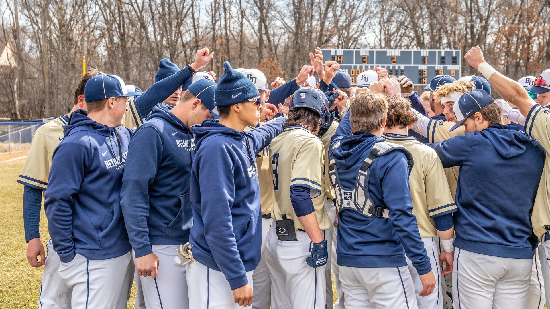 Eagles Use Eight-Run Fourth to Defeat Royals - Bethel University Athletics