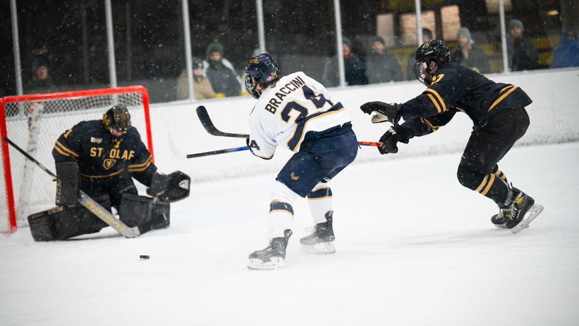 Braccini Carries Royals Past UW-Stout, 3-2 - Bethel University Athletics