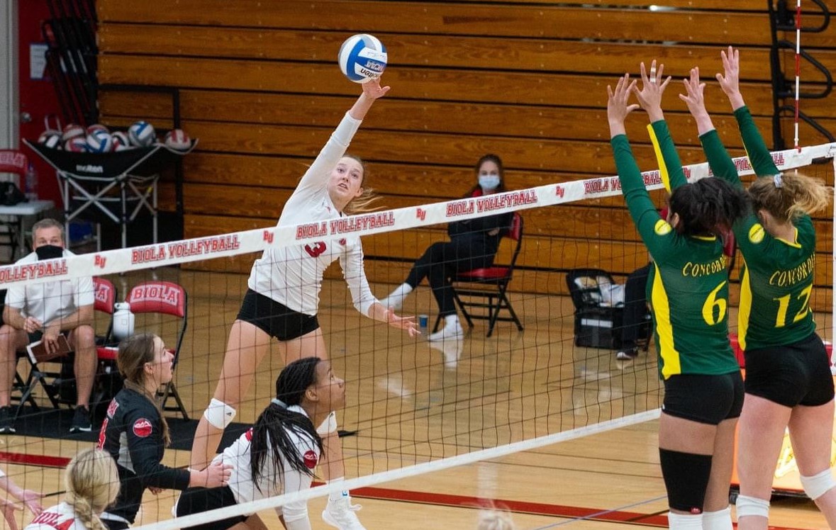 Greyhounds Outlast Eagles - Biola University Athletics