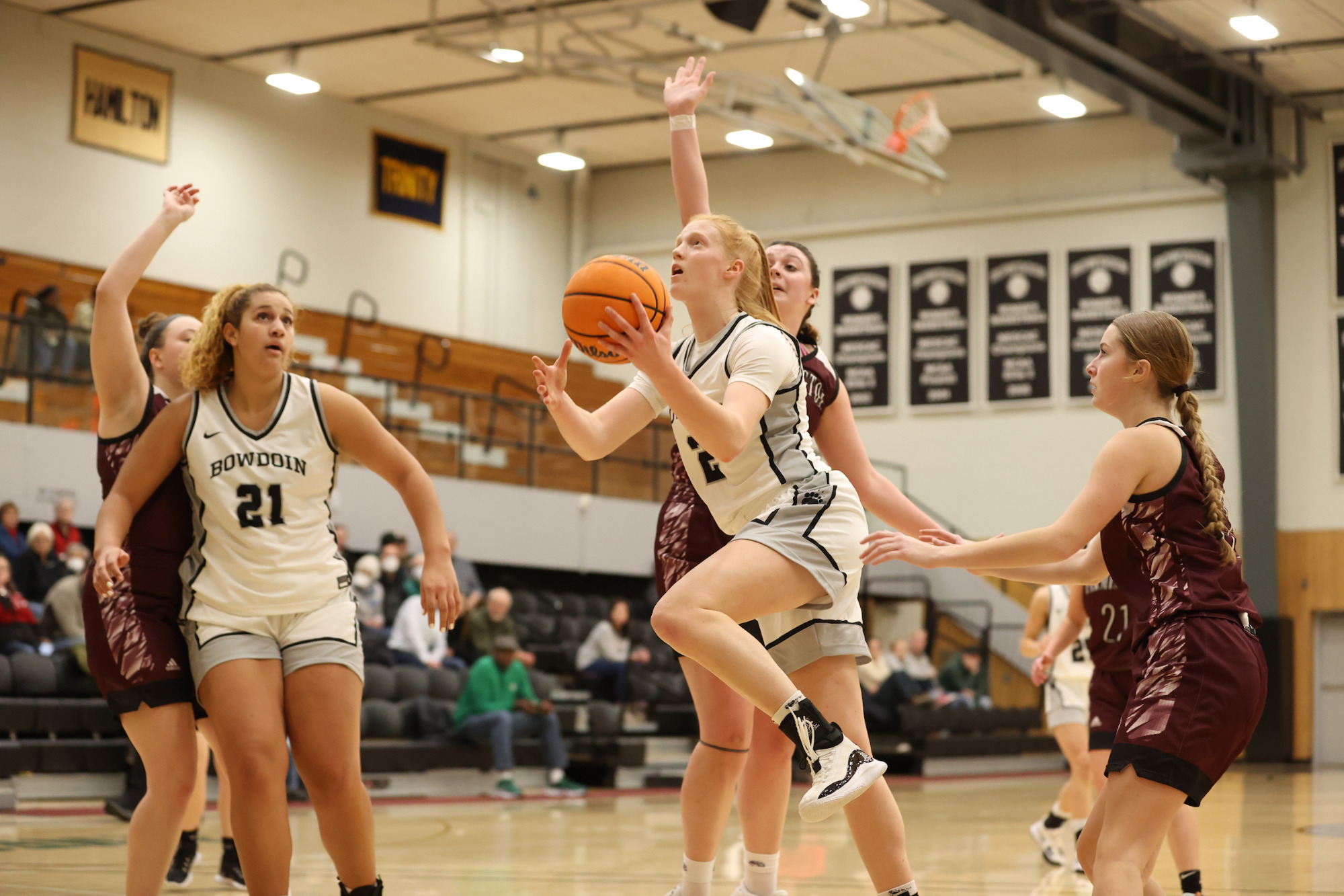 Second Half Flurry Leads Conn College Over Women's Hoops - Bowdoin College