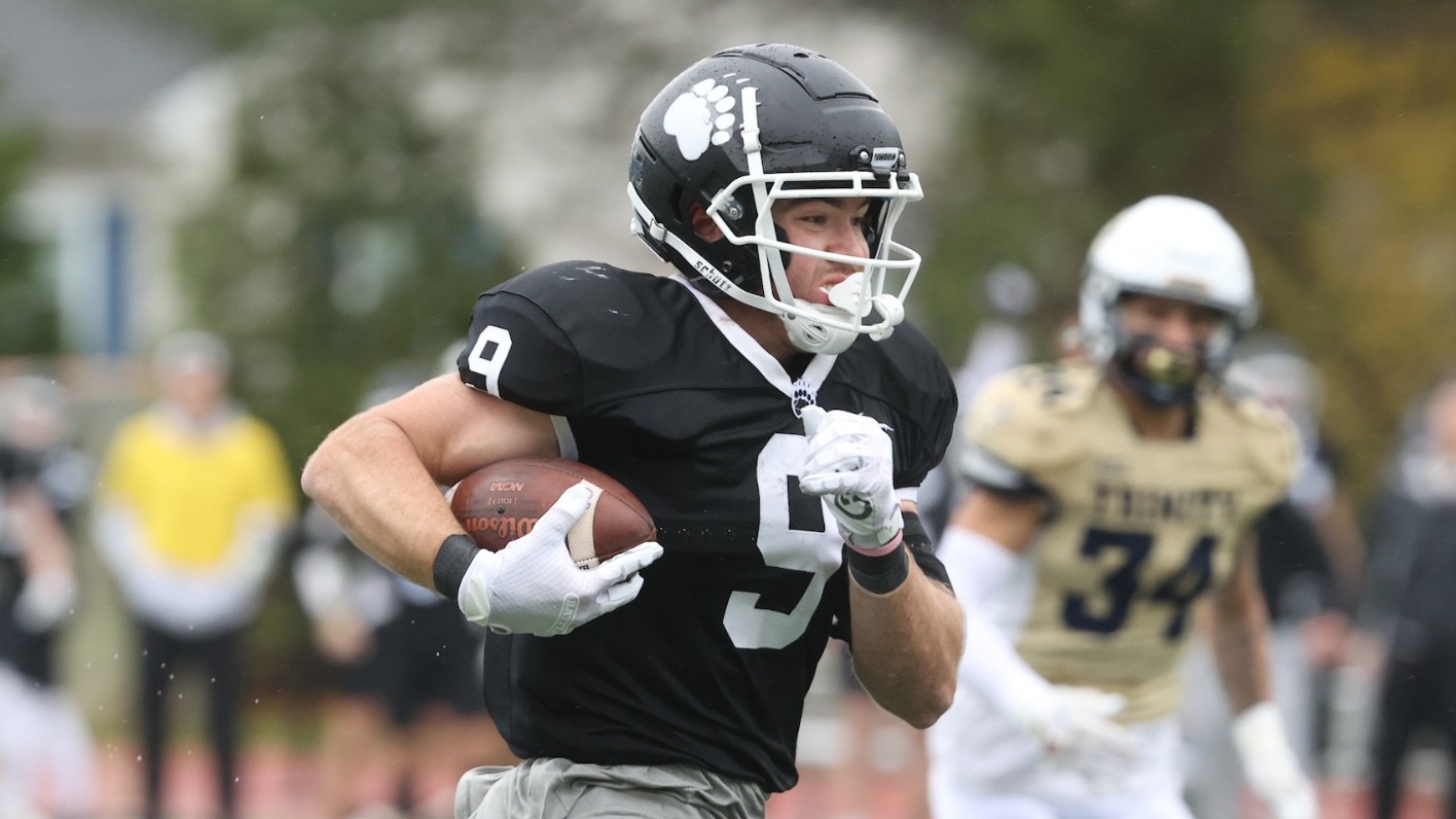 Football Concludes Season With Loss to Trinity - Bowdoin College