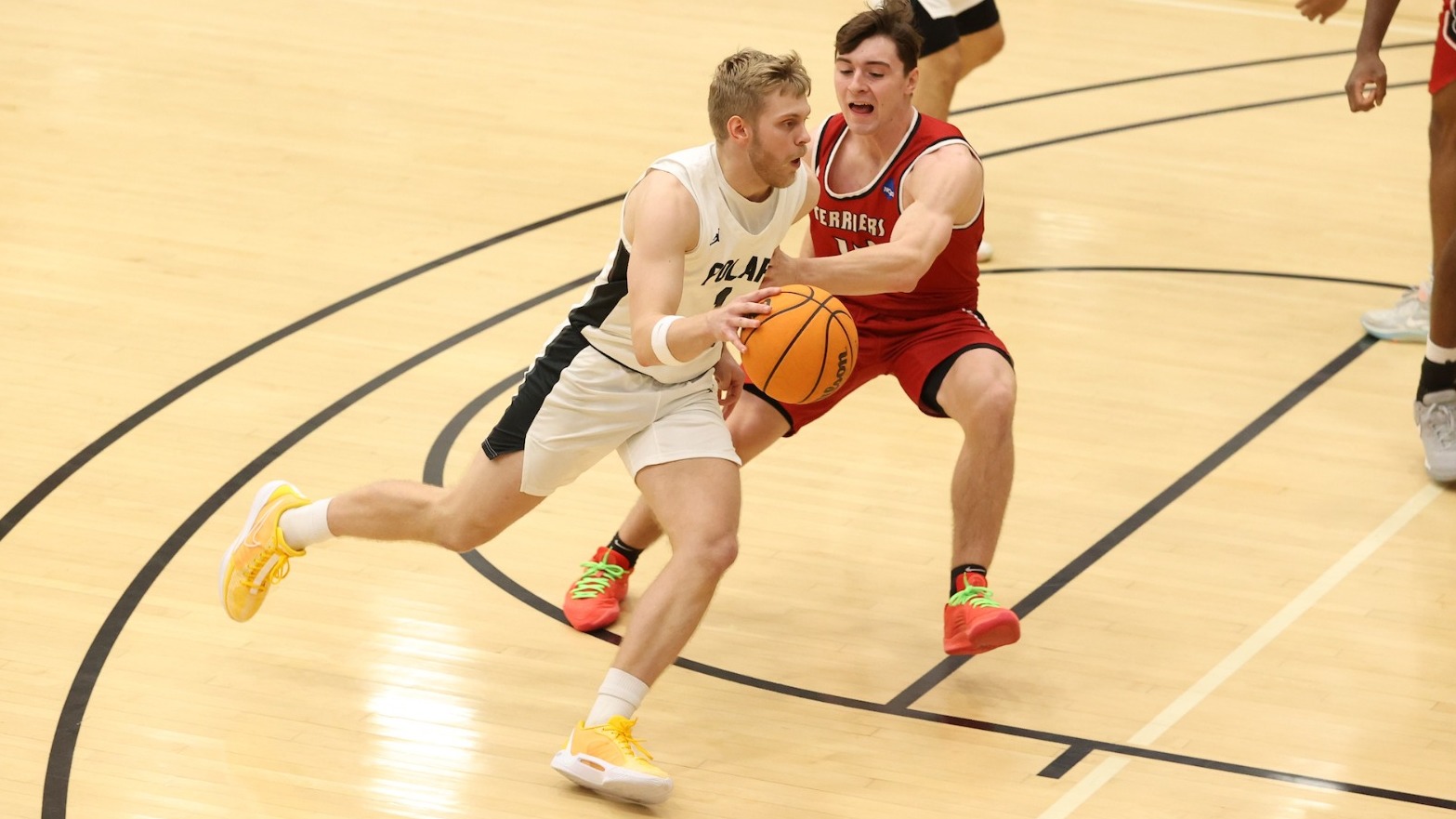 Men's Basketball Pulls Away Late to Defeat Thomas - Bowdoin College