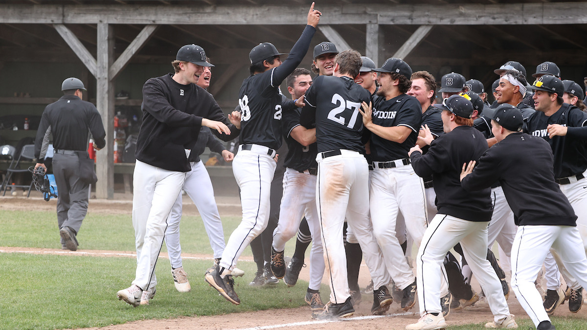 Baseball Defeats Wesleyan and Advances In NESCAC Tournament Play ...