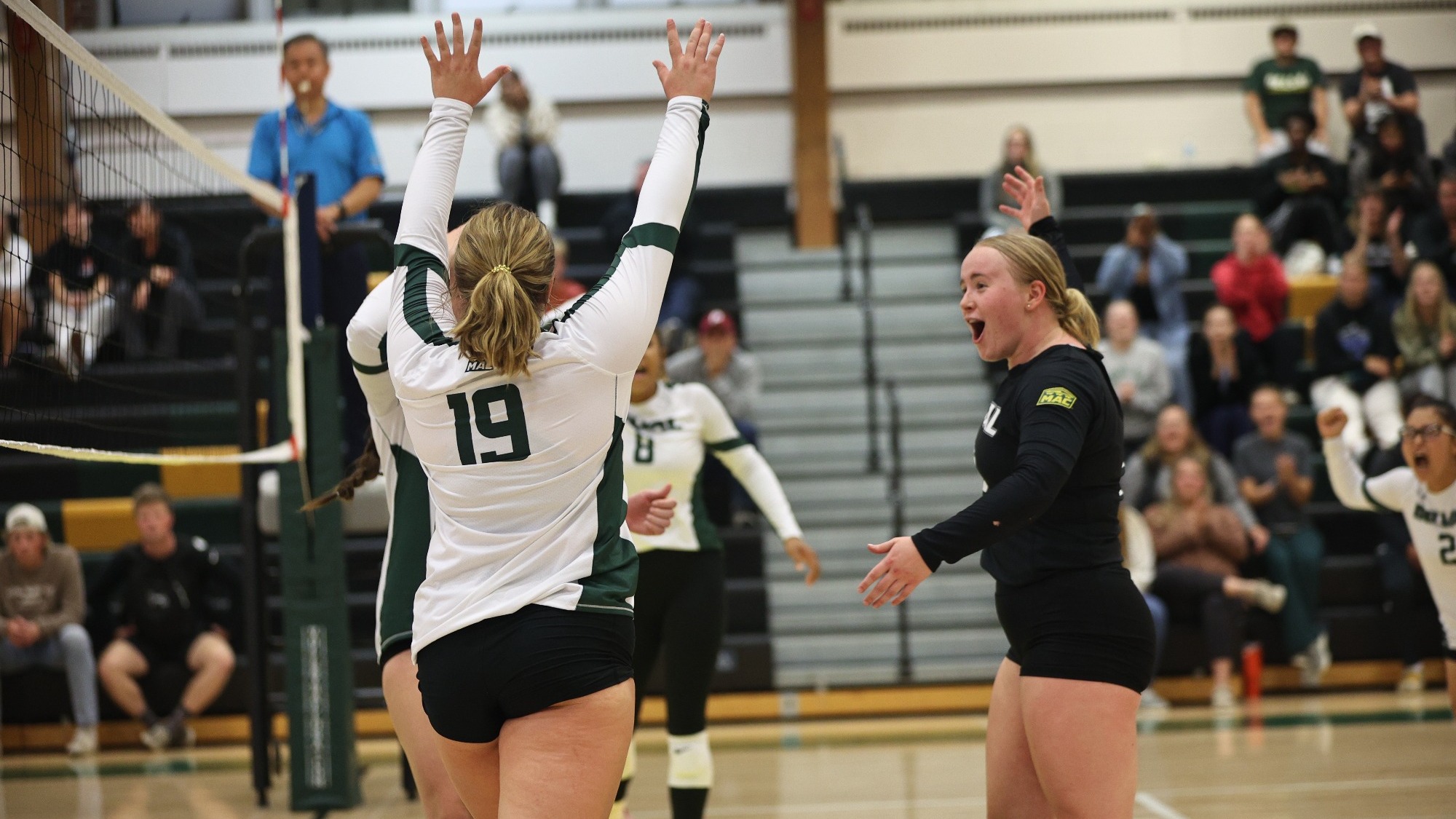 Women’s Volleyball Dominates Fourth Set to Cruise to Victory over Bryn ...