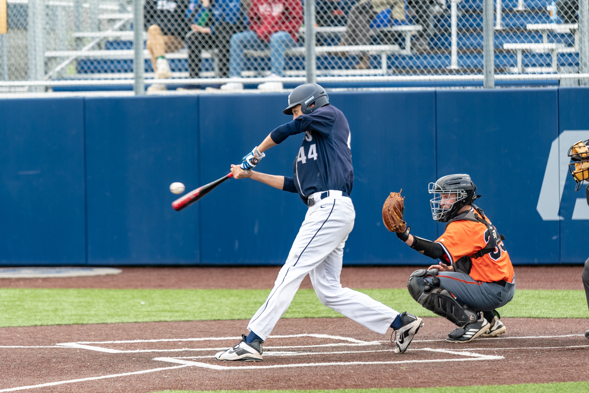 Bruins Split With Tigers To Open Season Series - George Fox University