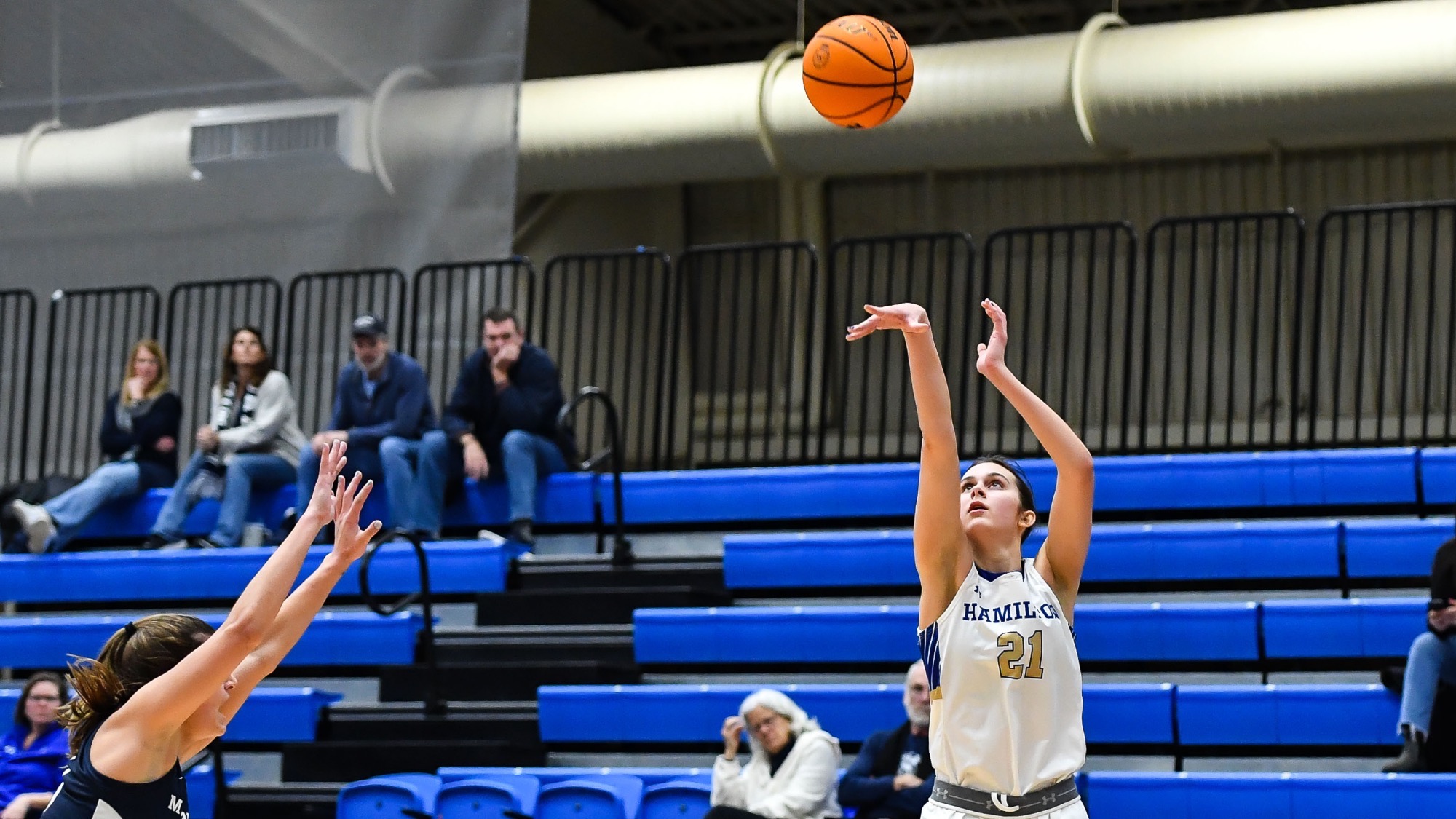 Women’s basketball comeback falls short, Harris ’27 nets 29 points ...