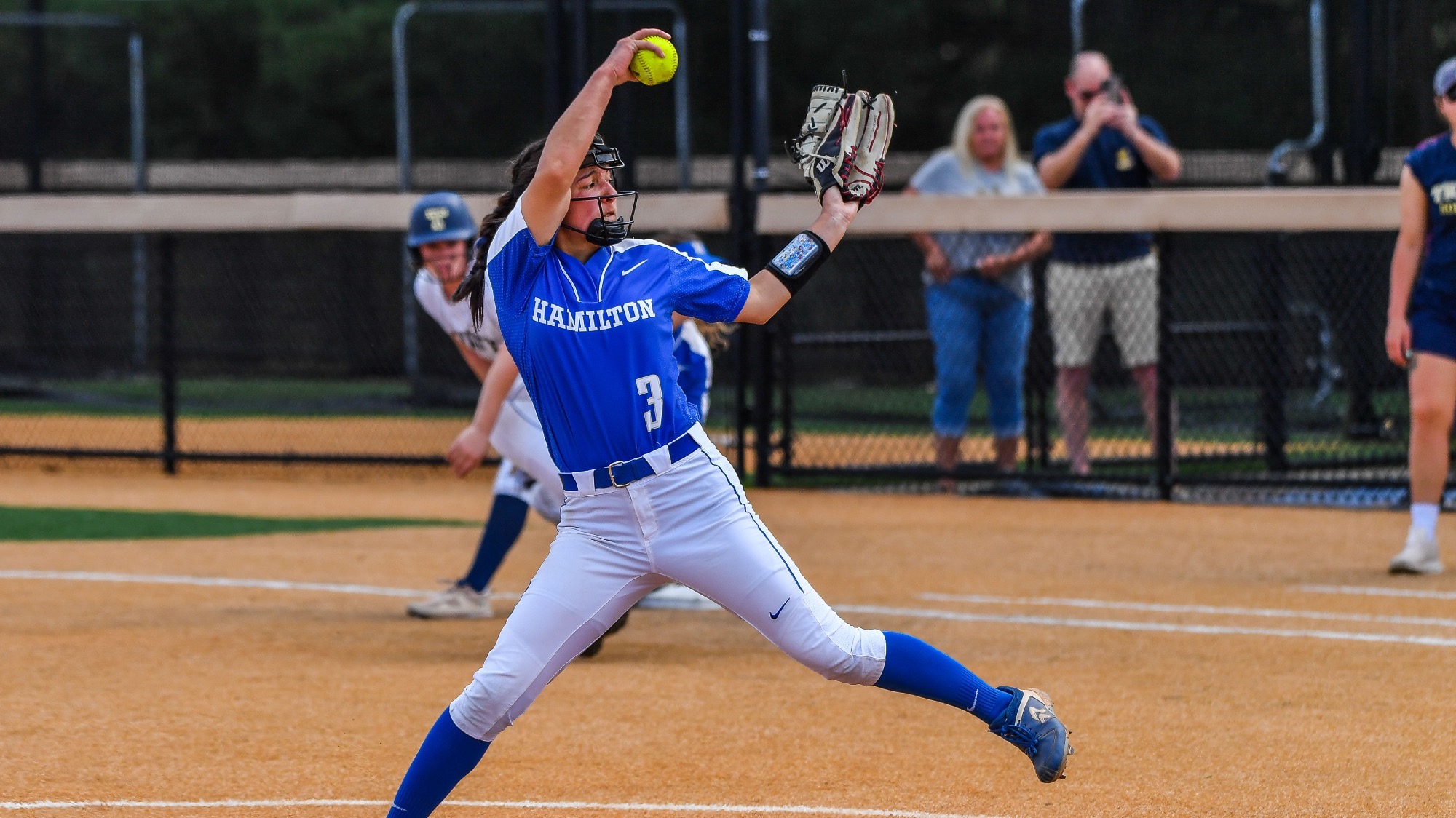 Softball sweeps NESCAC doubleheader at Wesleyan - Hamilton College