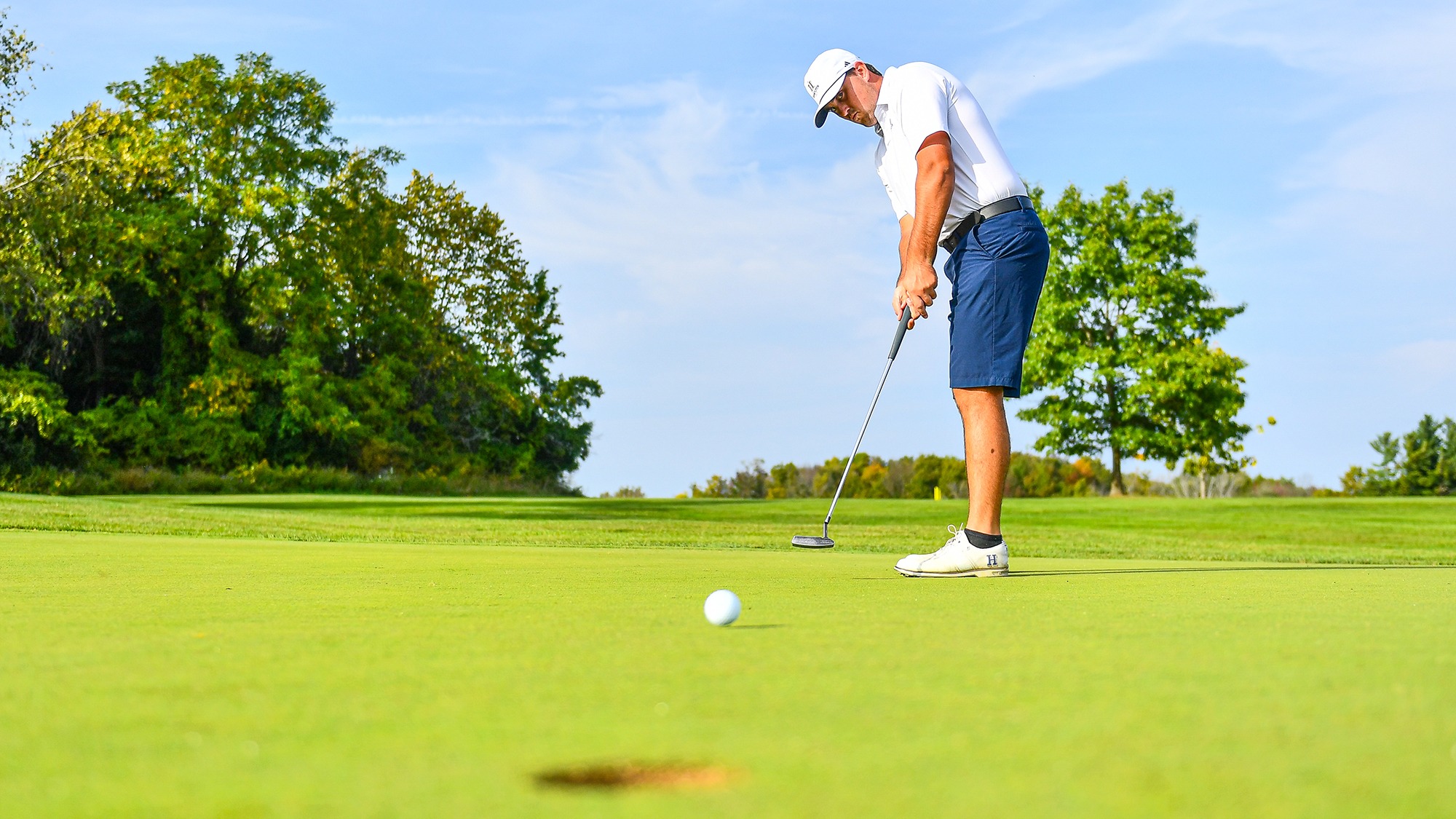 Men's golf holds on to top spot after 36 holes at NESCAC championship ...