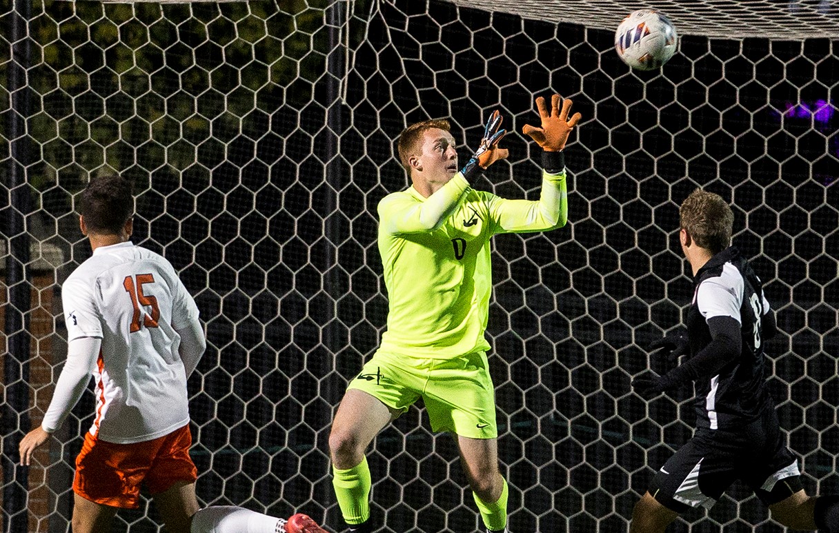 Men's Soccer Battles Calvin, Loses 1-0 - Hope College