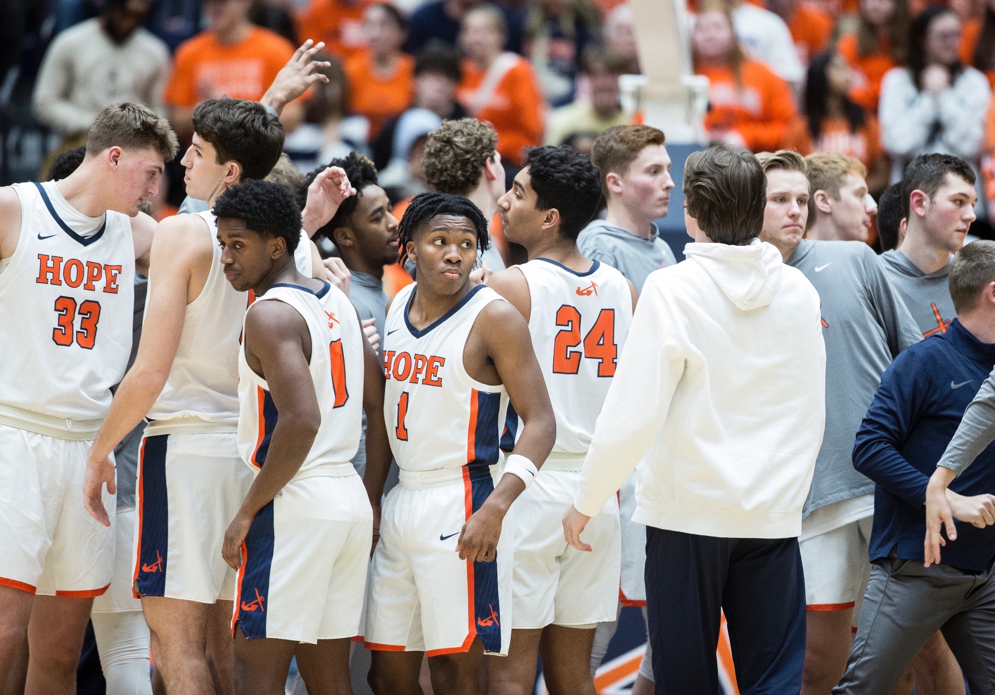 Mens Basketball Triumphs Over Kalamazoo On Senior Day - Hope College