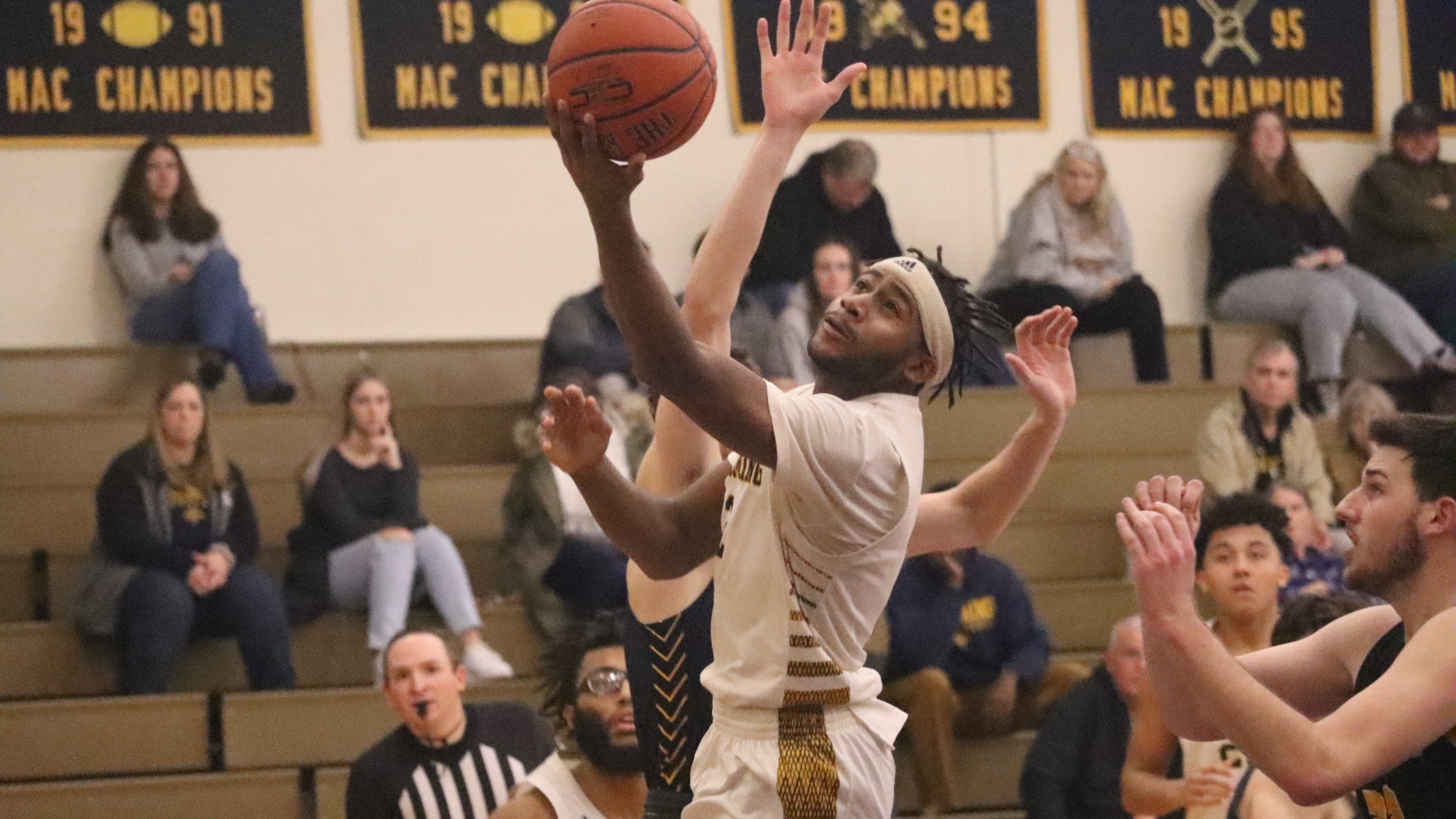 Hamilton’s runner lifts Warriors past Wilkes in OT, 69-67 - Lycoming ...