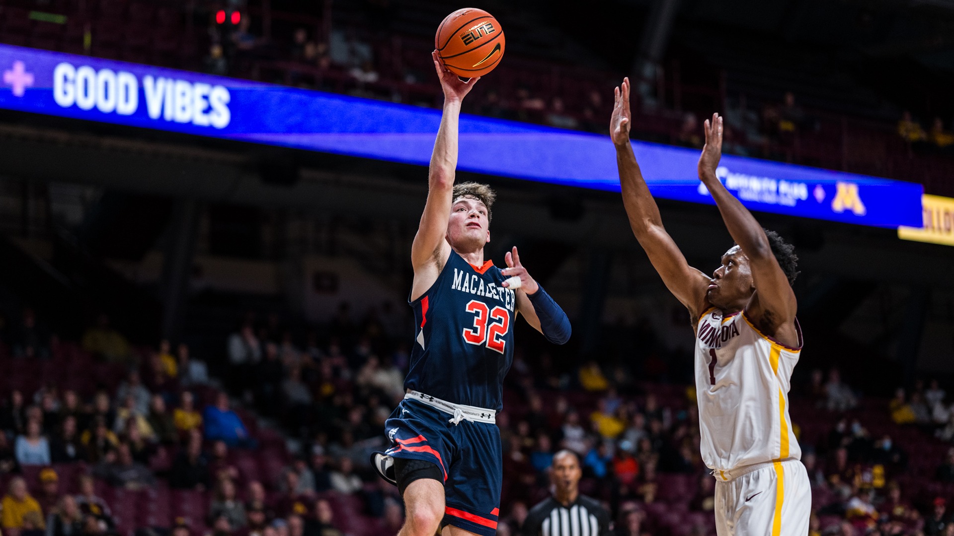 Men’s Basketball: Williams Drops 41 on Gophers in Exhibition ...