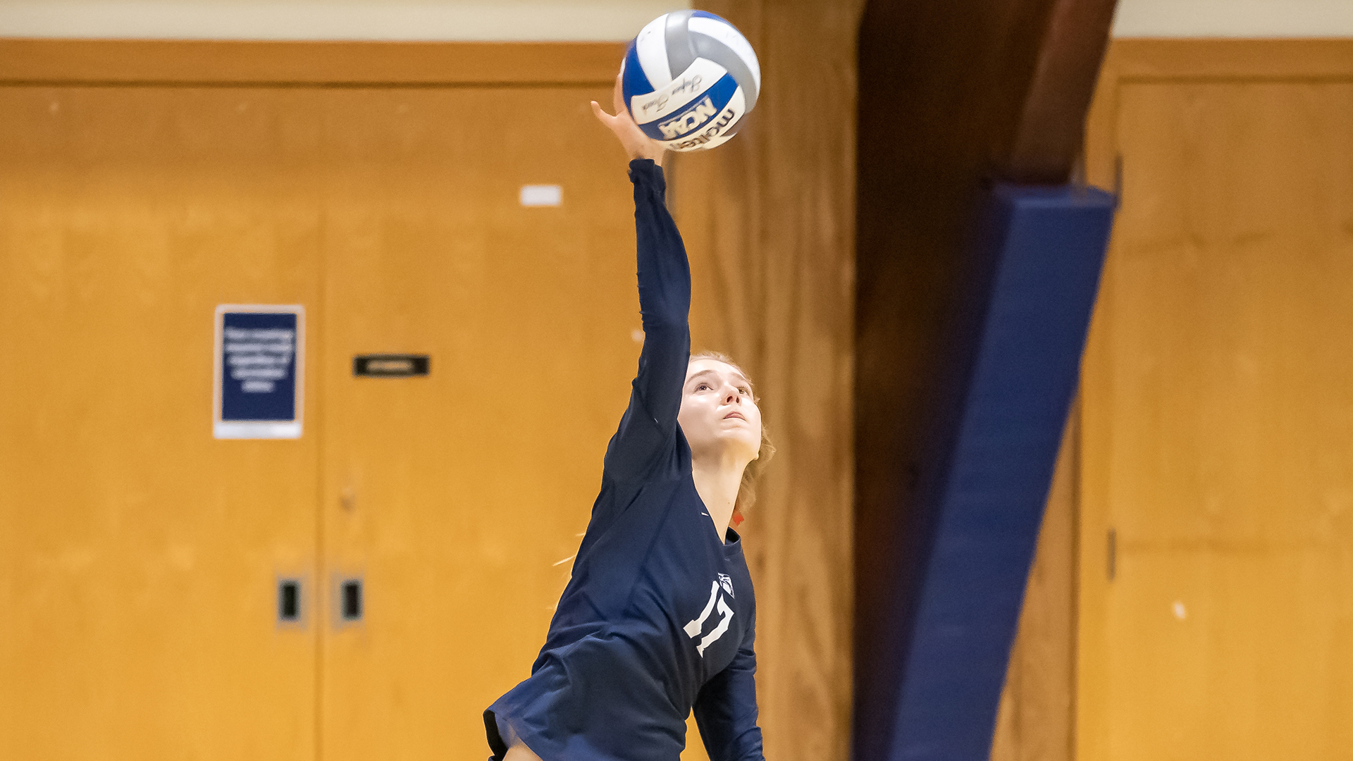 Volleyball Edged By Williams In Tight Four-Set Contest - Middlebury College