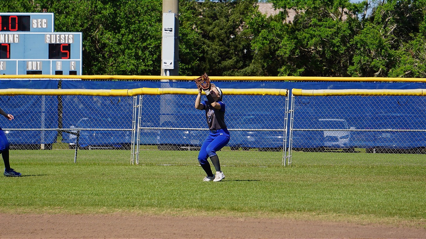 Isa Santos - Softball - North Park University Athletics