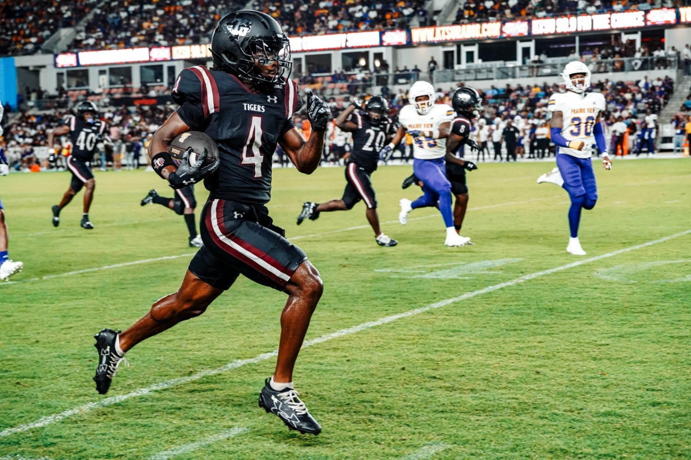 Football Kicks Off 2025 Season Saturday In Labor Day Classic - Texas ...