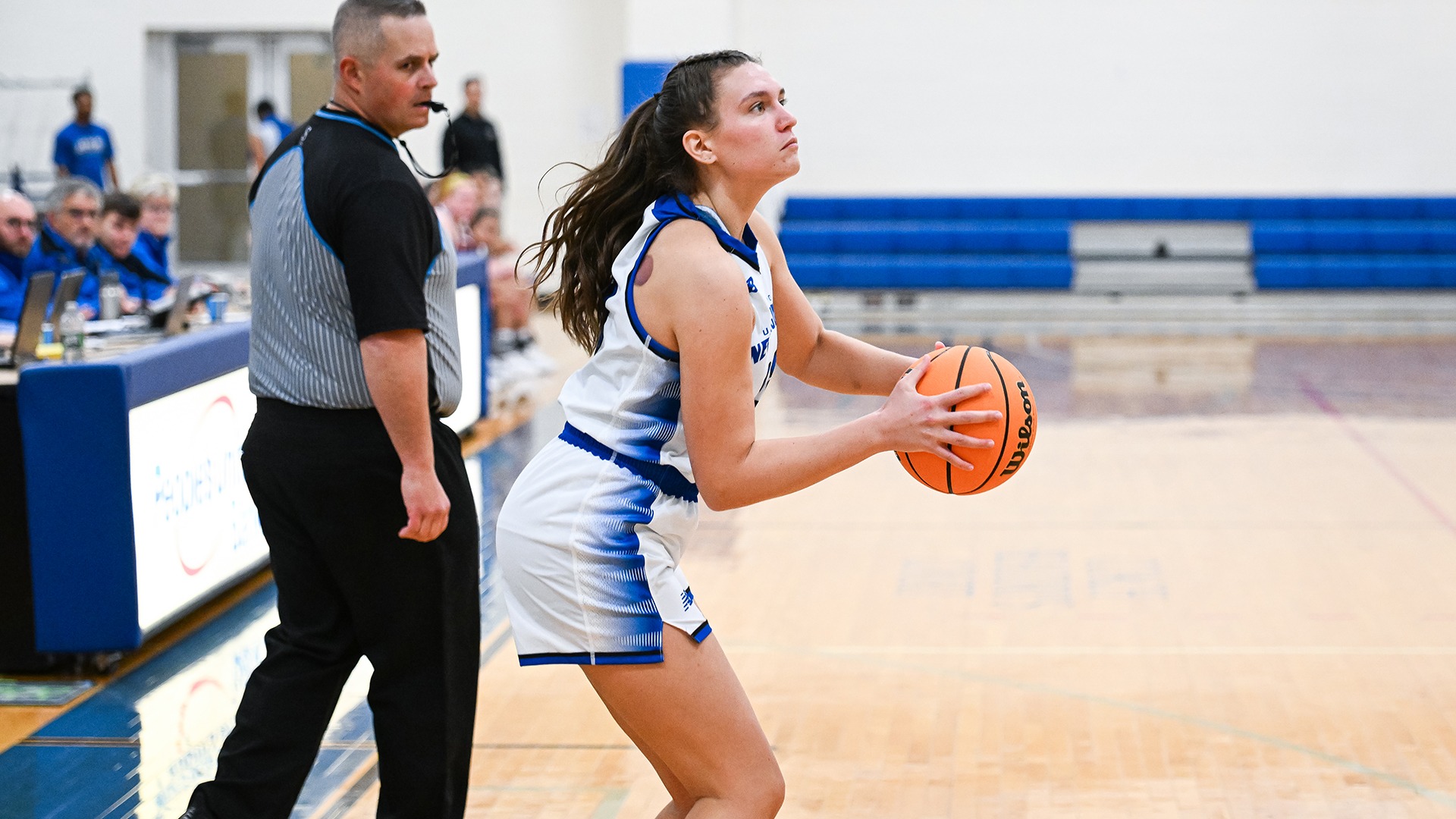 Franzen powers Nor'easters past Gordon, 75-63 - University of New ...