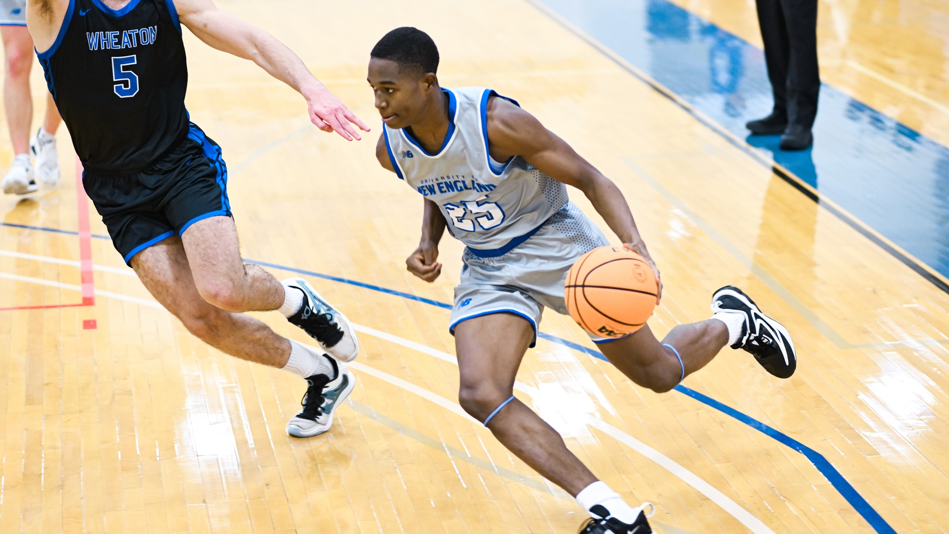 Endicott tops UNE, 92-75 - University of New England Athletics