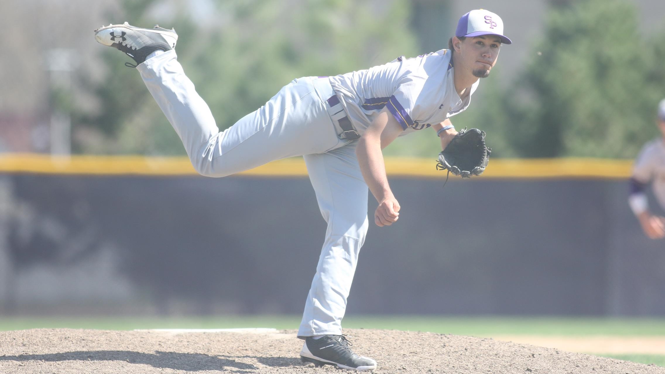 Pointers Unable to Dig Out of Early Hole - University of Wisconsin ...