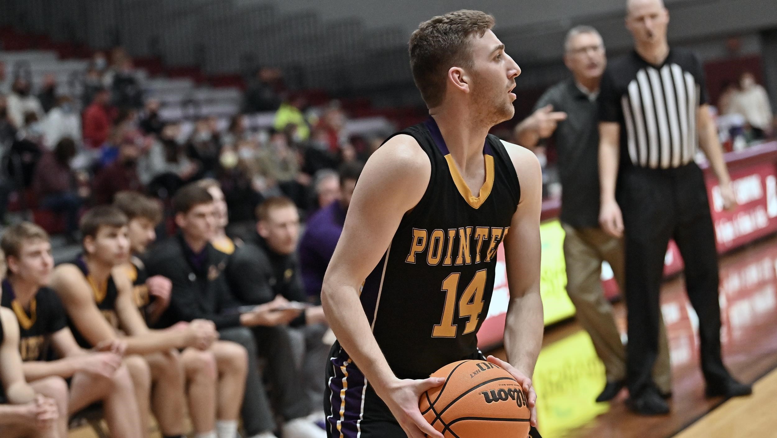 Men’s Basketball Stymied at UWL - University of Wisconsin - Stevens ...