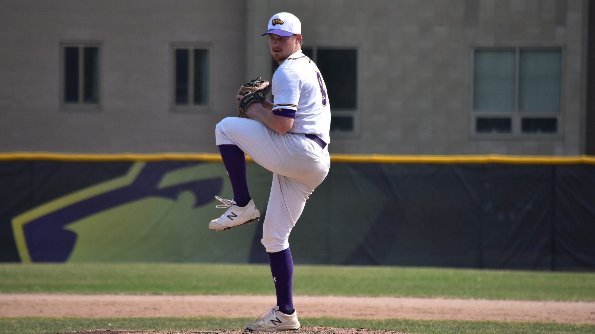 Pointers Climb Into First-Place Tie, Ferry Sets Saves Record ...