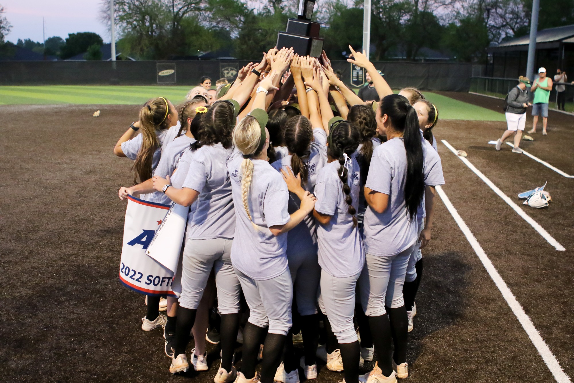 Jones signs 10 future Golden Suns in initial recruiting class ...