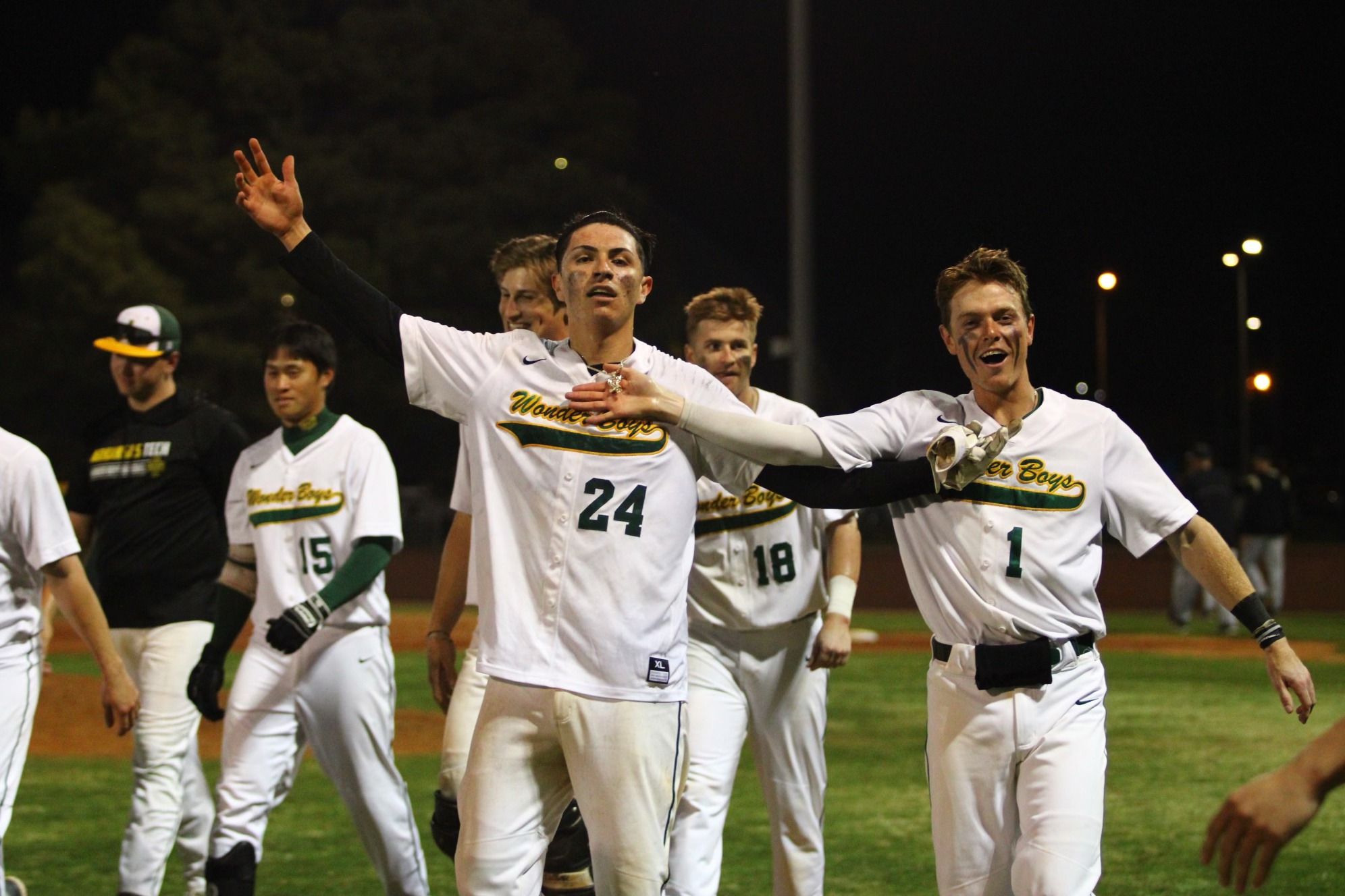 Wonder Boys walk-off Bisons in mid-week slugfest - Arkansas Tech ...