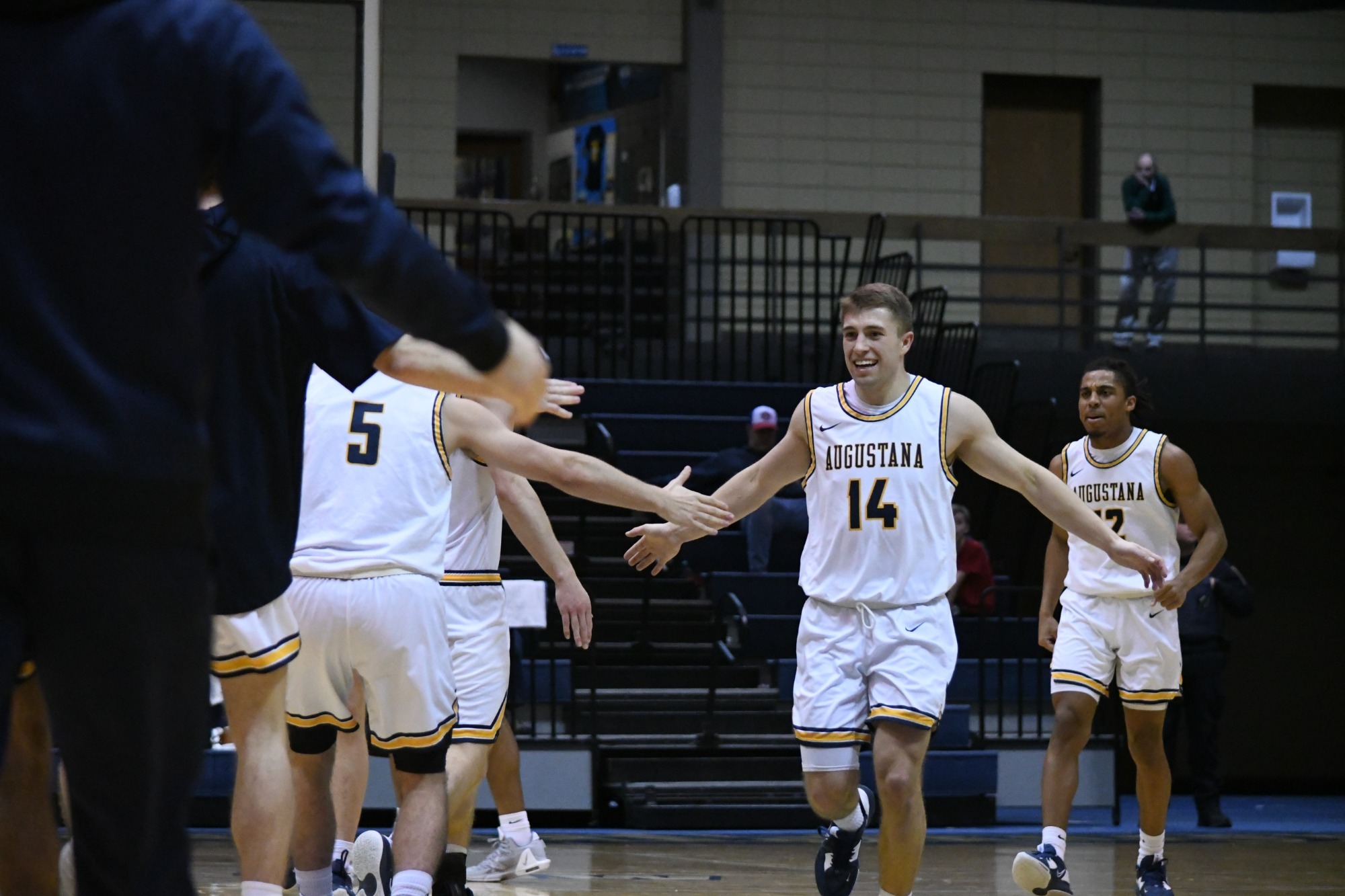 Men's basketball notches wire-to-wire win over Illinois Wesleyan ...
