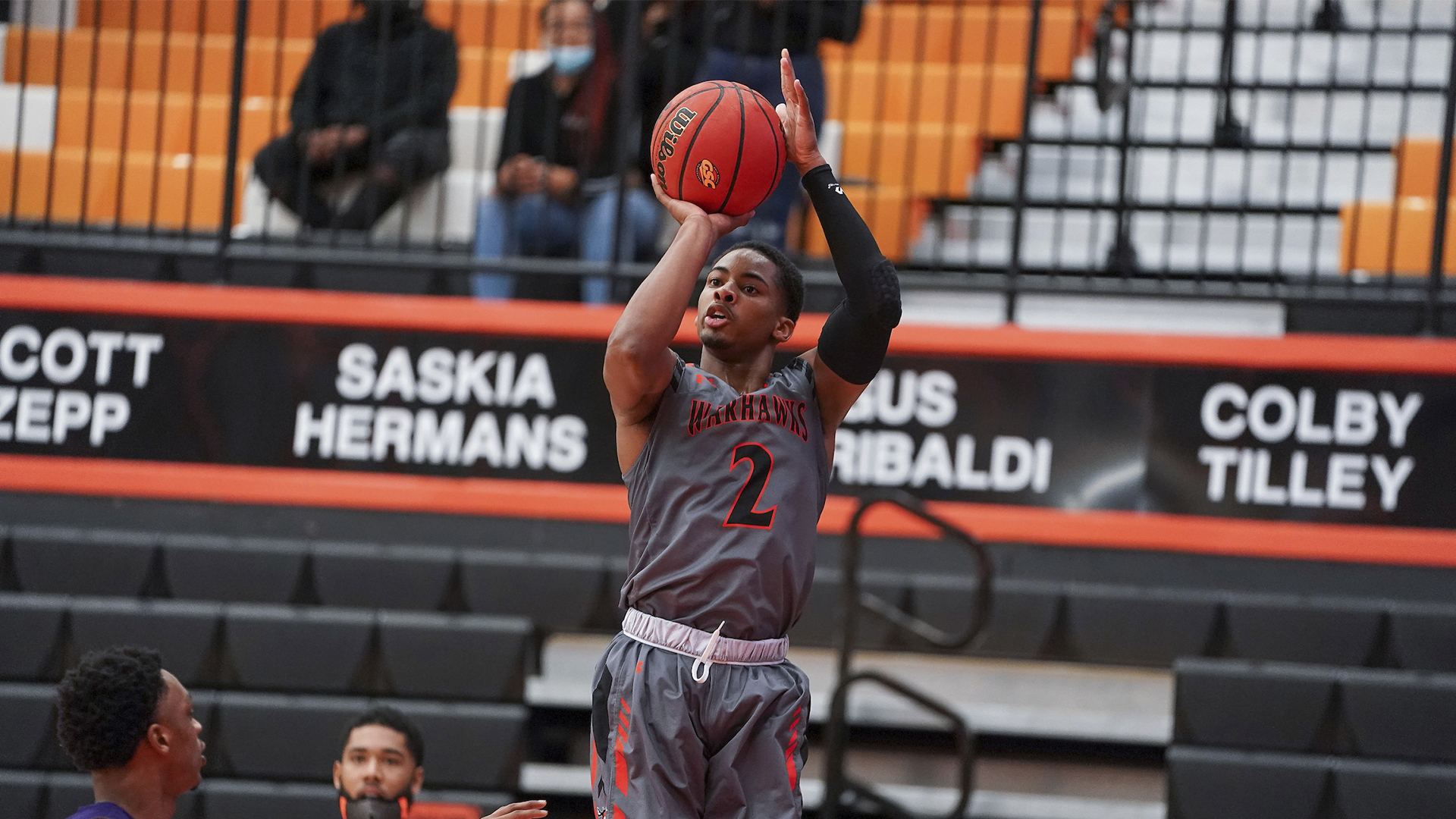 Davis Goes for 36 Points in Men’s Hoops Heart-Breaking Season-Finale ...