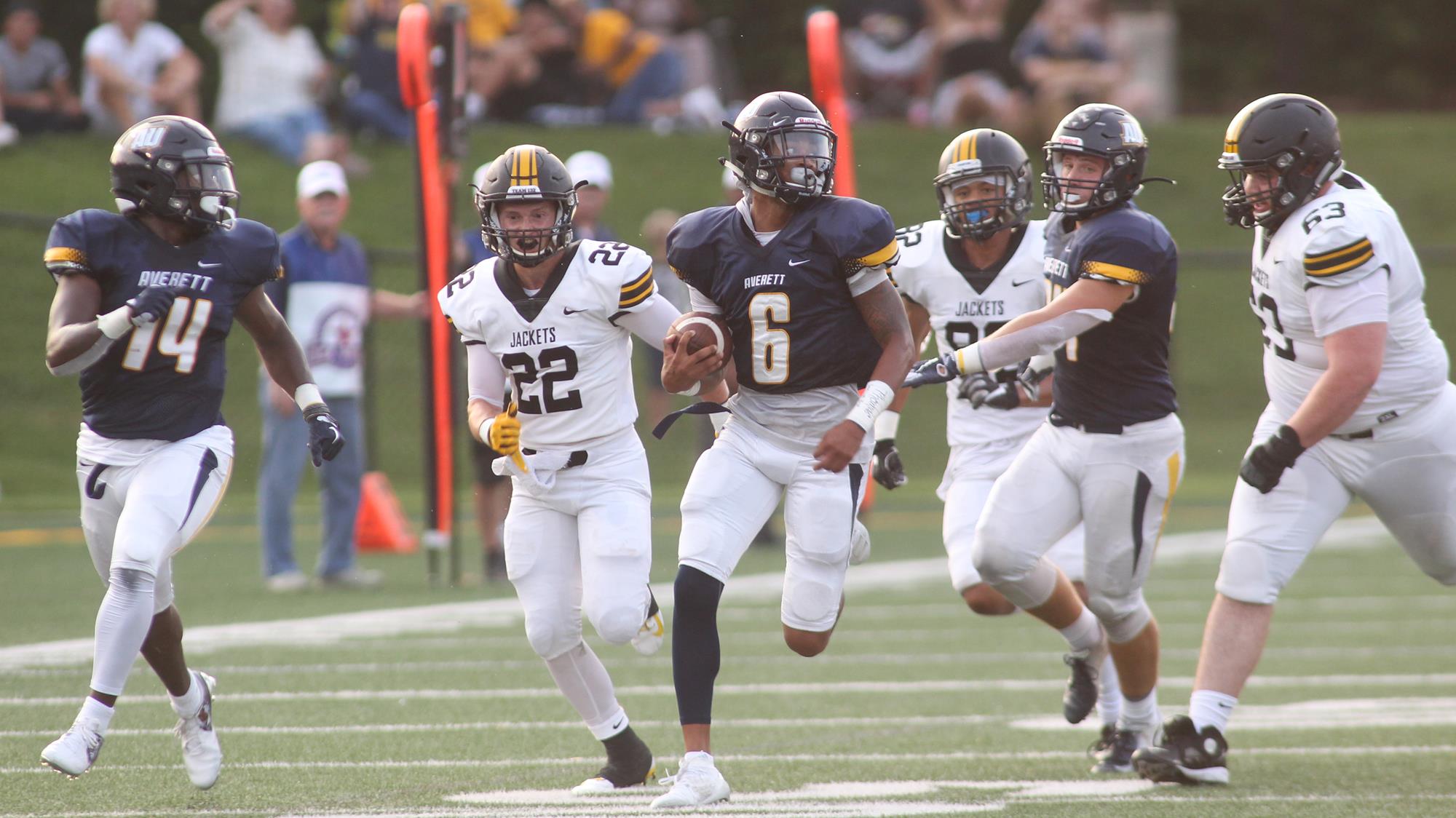 Football loses heart-breaker following Randolph-Macon's fourth-quarter ...