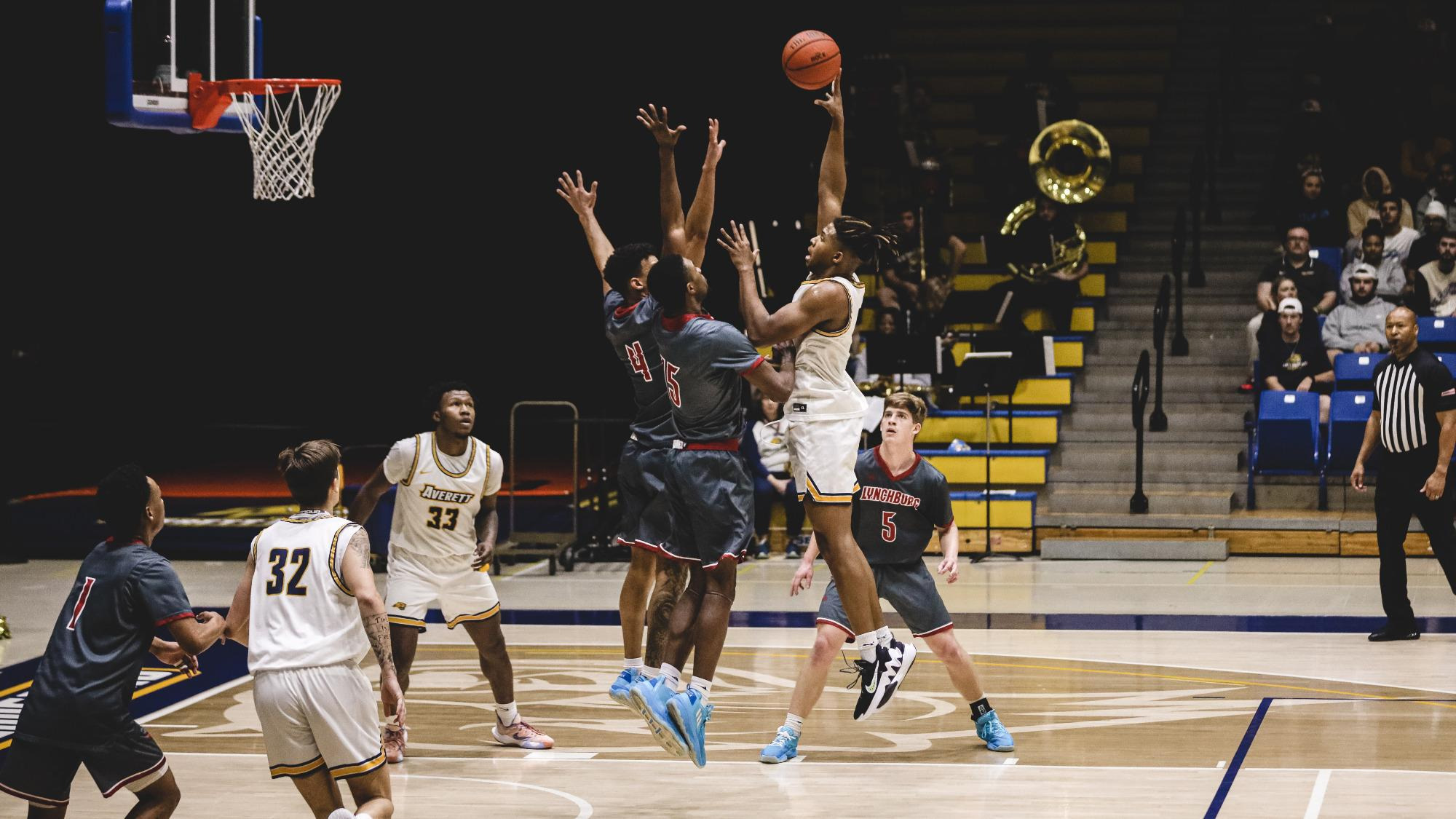 Men's basketball swats Hornets' run late to secure ODAC victory over ...